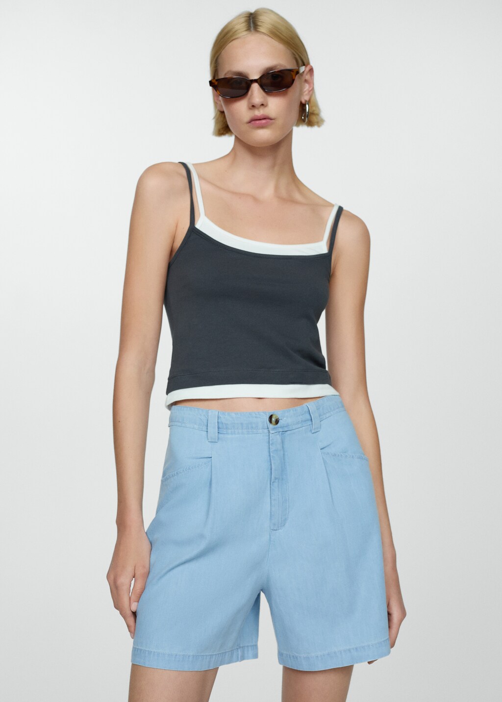 Straight mid-rise shorts - Woman | MANGO India