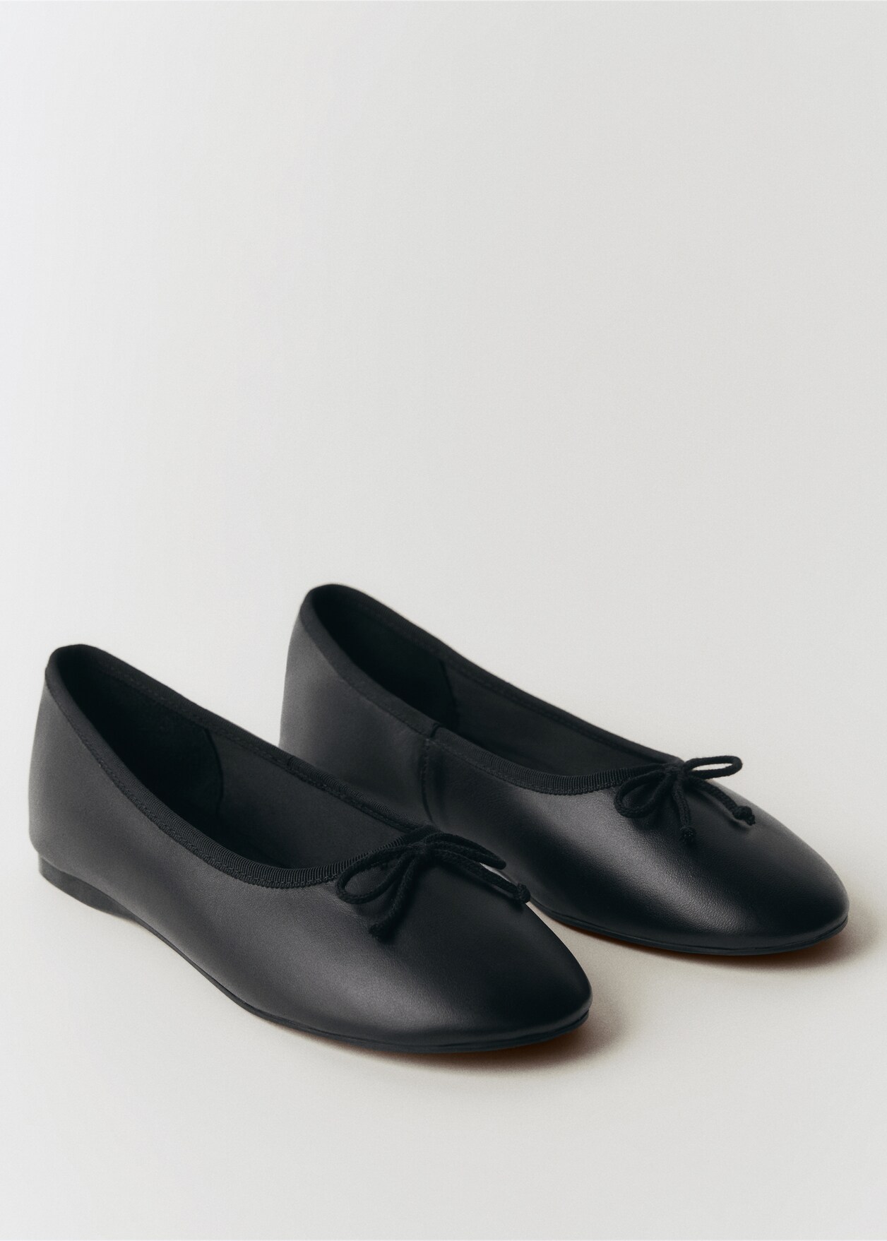 Leather ballet flats with bow - Women | MANGO USA