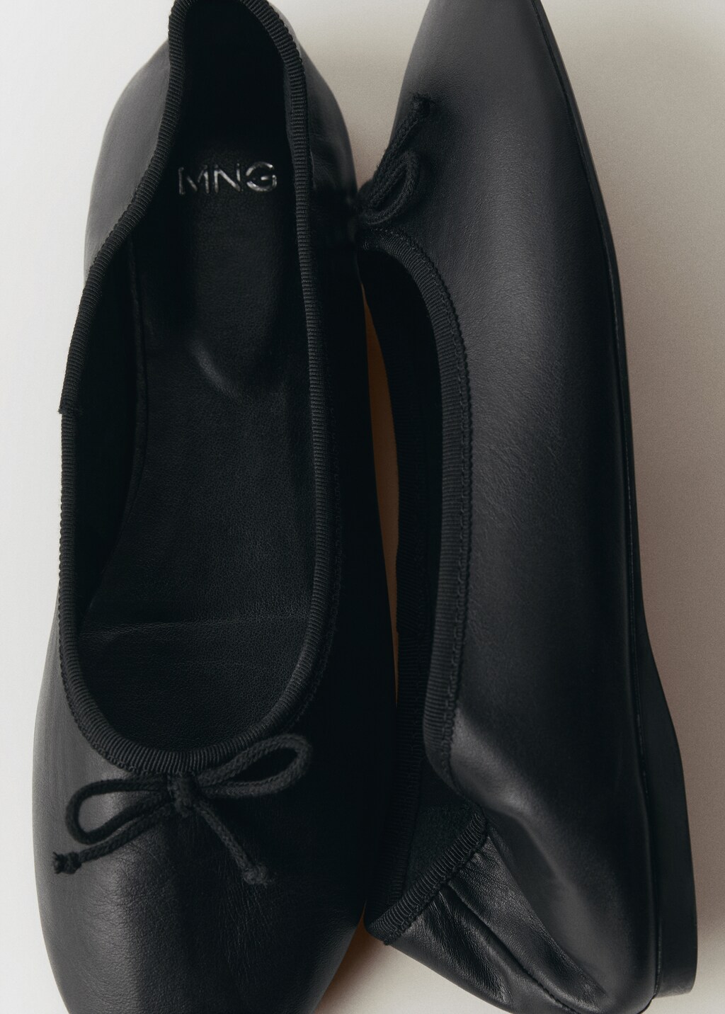 Leather ballet flats with bow - Women | MANGO USA