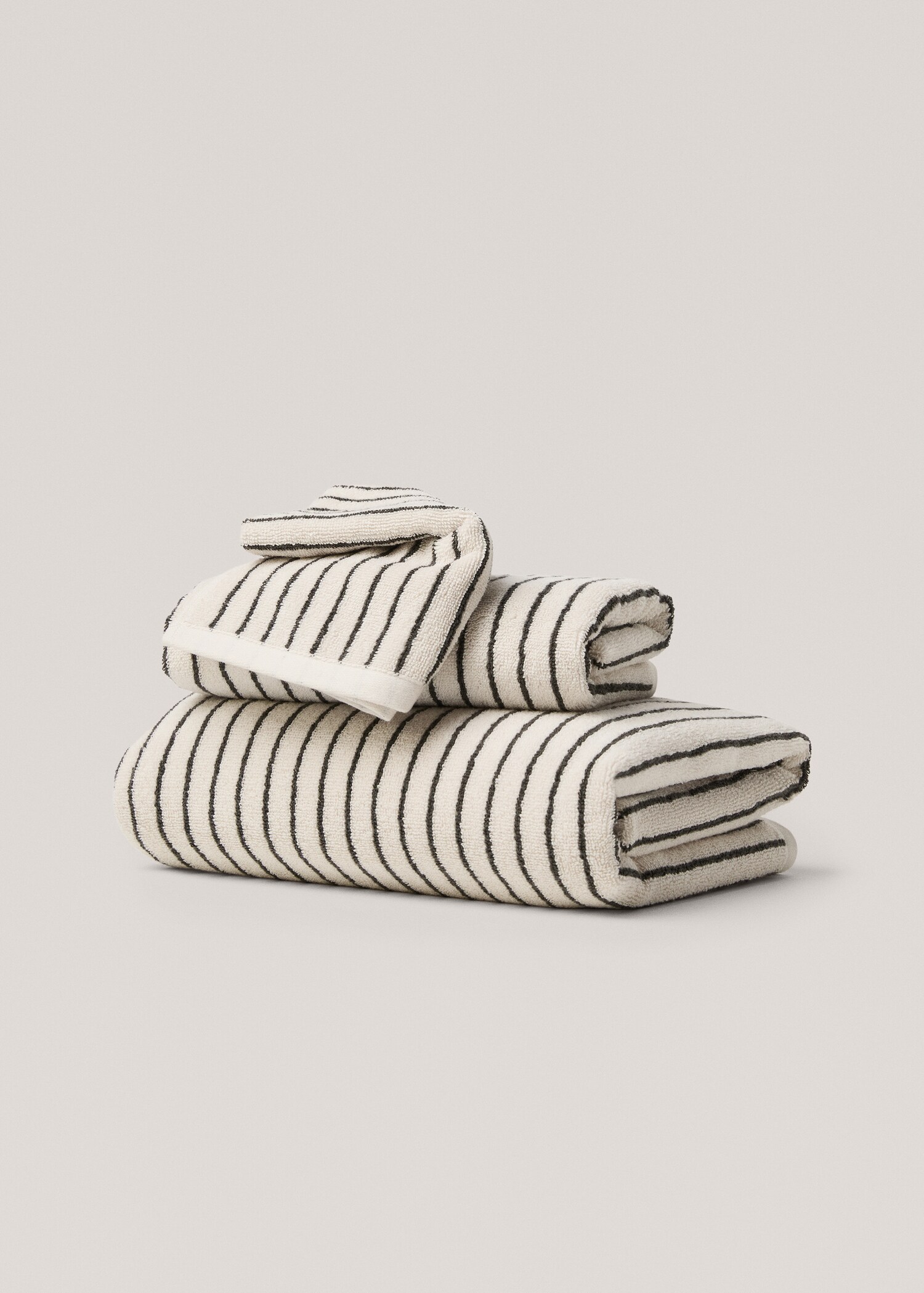Striped bath towel 90x150cm - Home | MANGO United Kingdom
