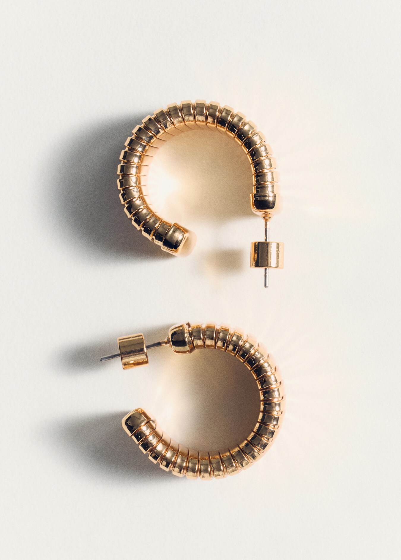 Textured hoop earrings - Women | MANGO USA