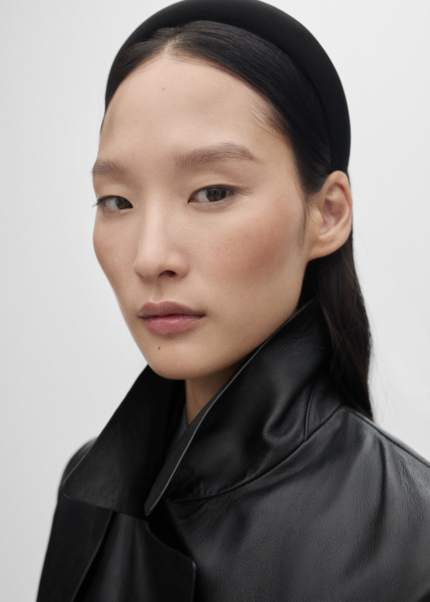 Satin padded headband - Women | MANGO USA