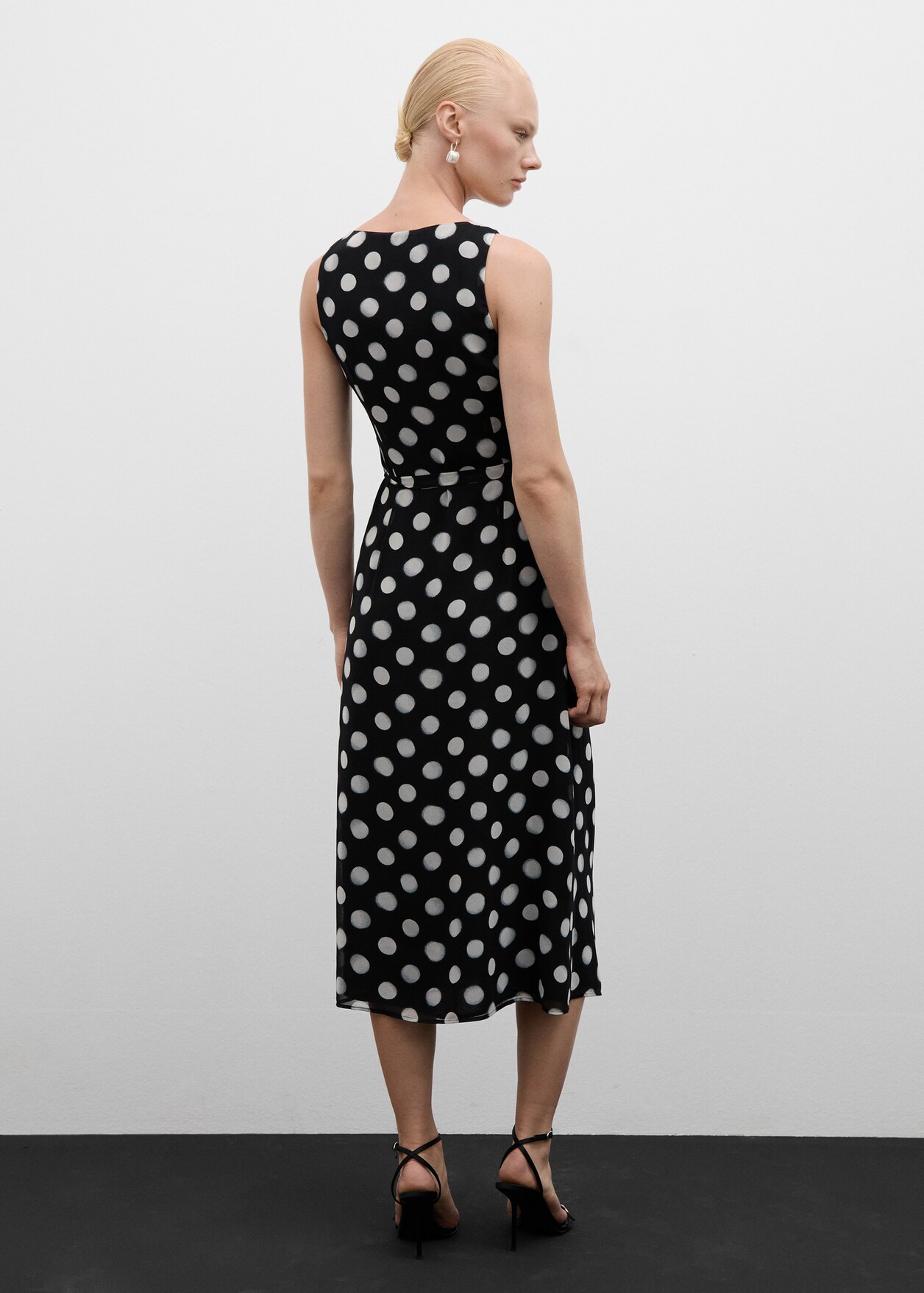 Cross dress with polka-dots - Women | MANGO USA