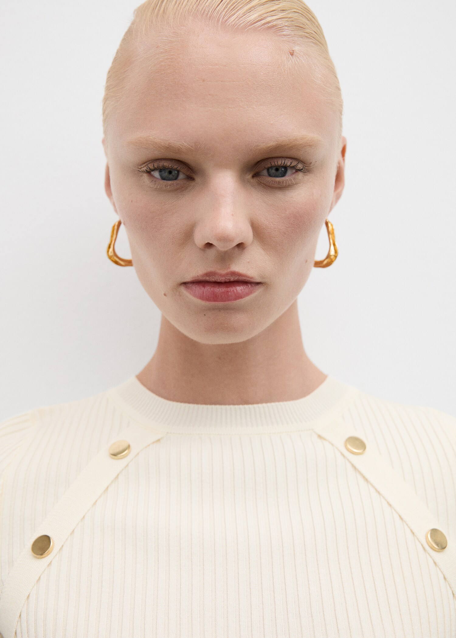 Short-sleeved ribbed sweater with buttons - Women | MANGO USA