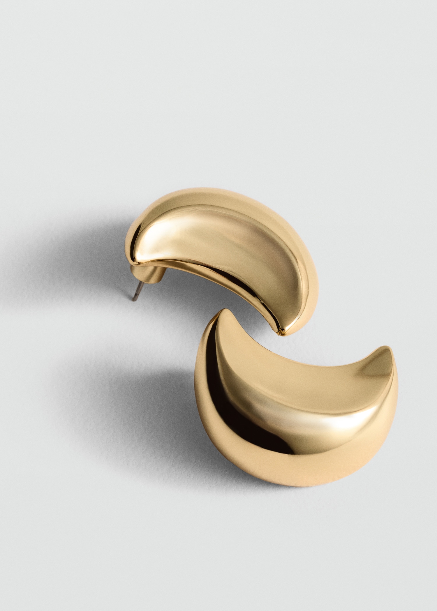 Volume hoop earrings - Women | MANGO India Volume hoop earrings - Women | MANGO India