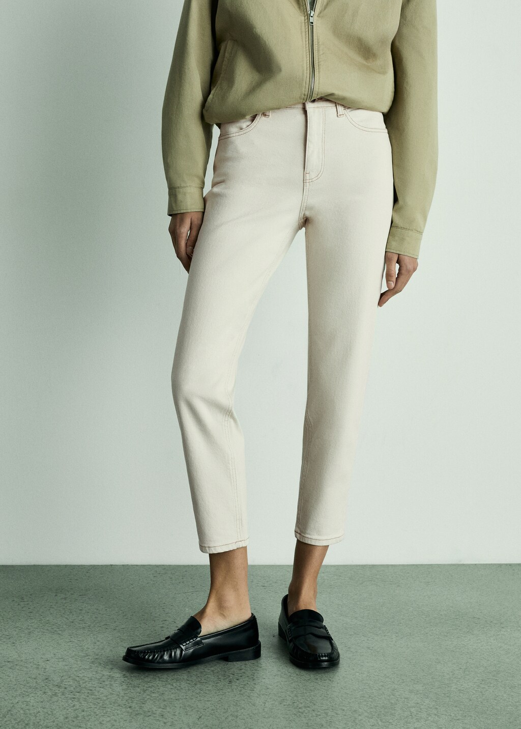 Newmom comfort high-rise jeans - Woman | MANGO Gambia