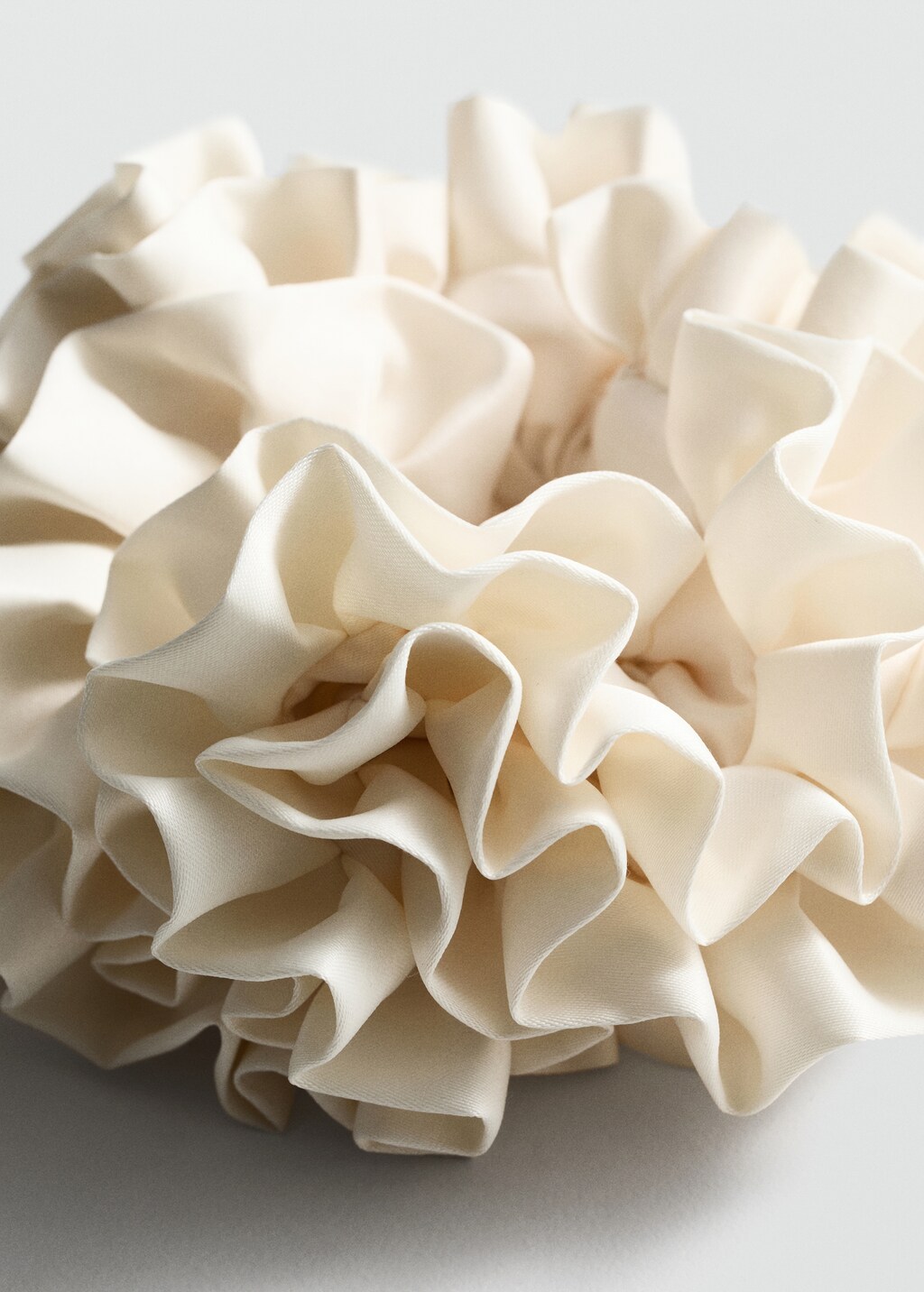 Maxi-flower scrunchie - Women | MANGO USA