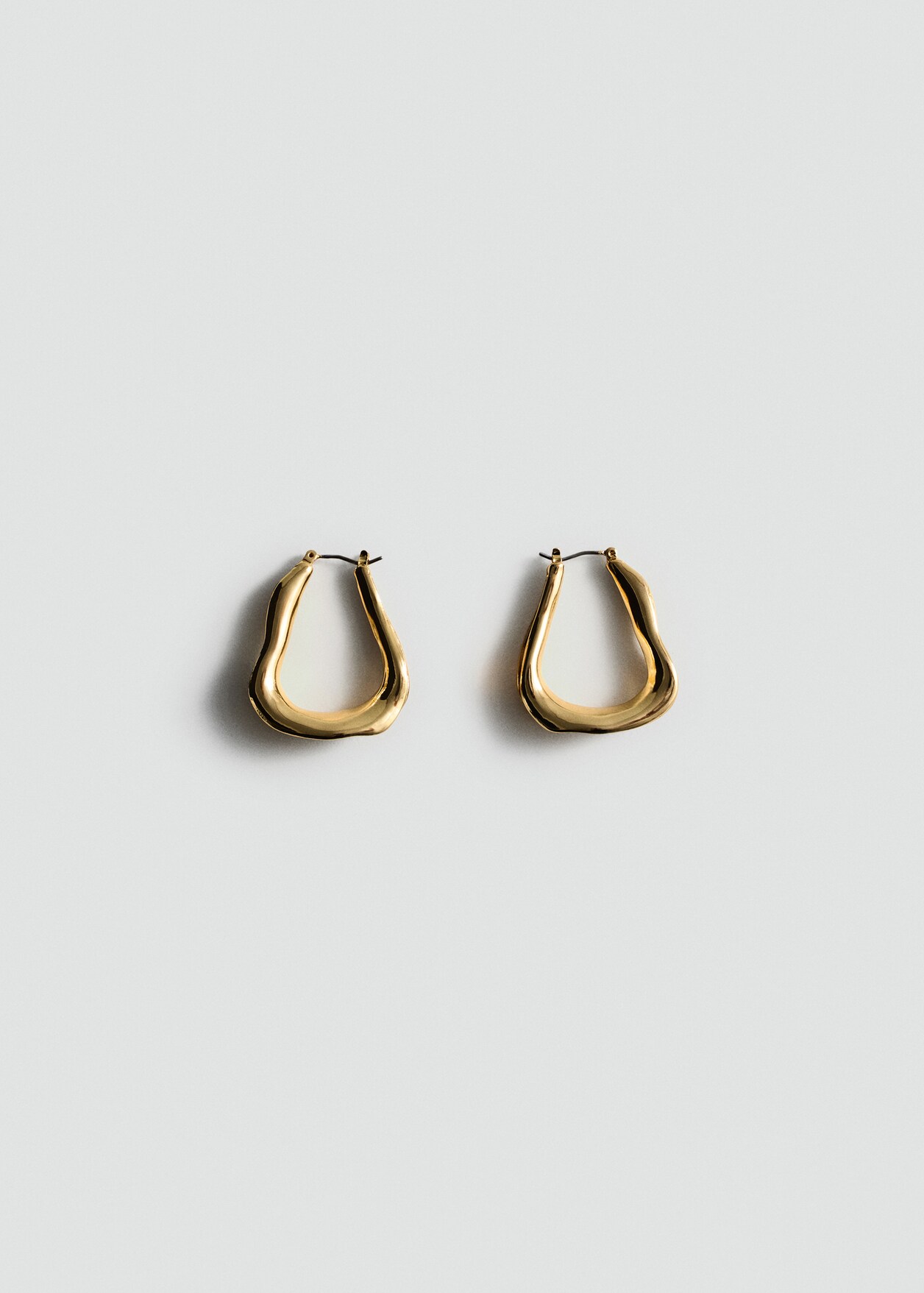 Twisted hoop earrings - Woman | MANGO USA