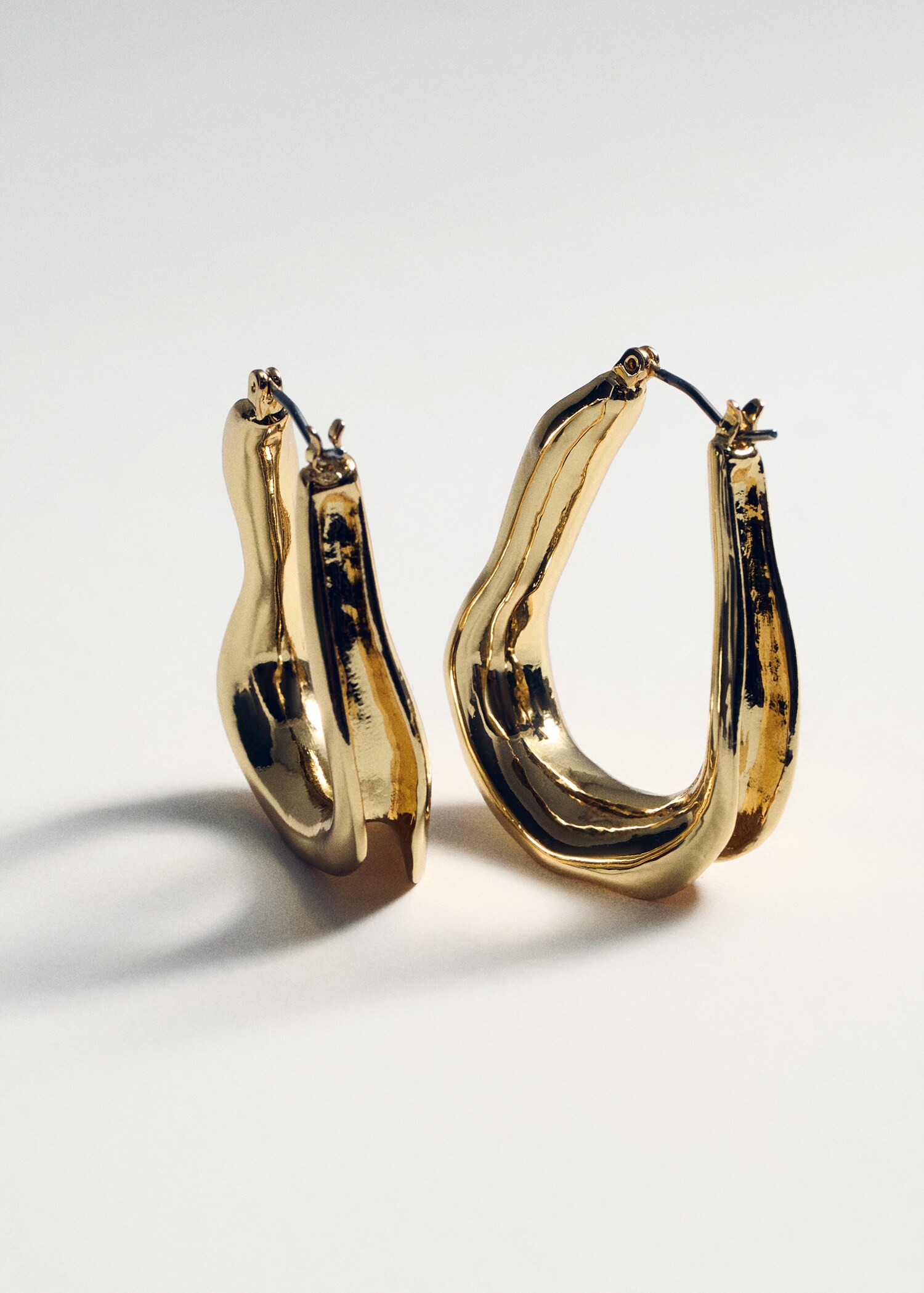 Twisted hoop earrings - Woman | MANGO USA