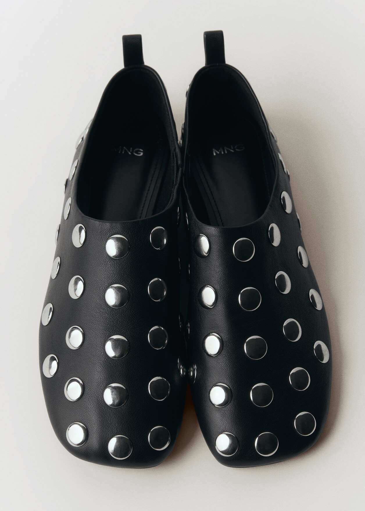 Studded leather shoes - Women | MANGO USA