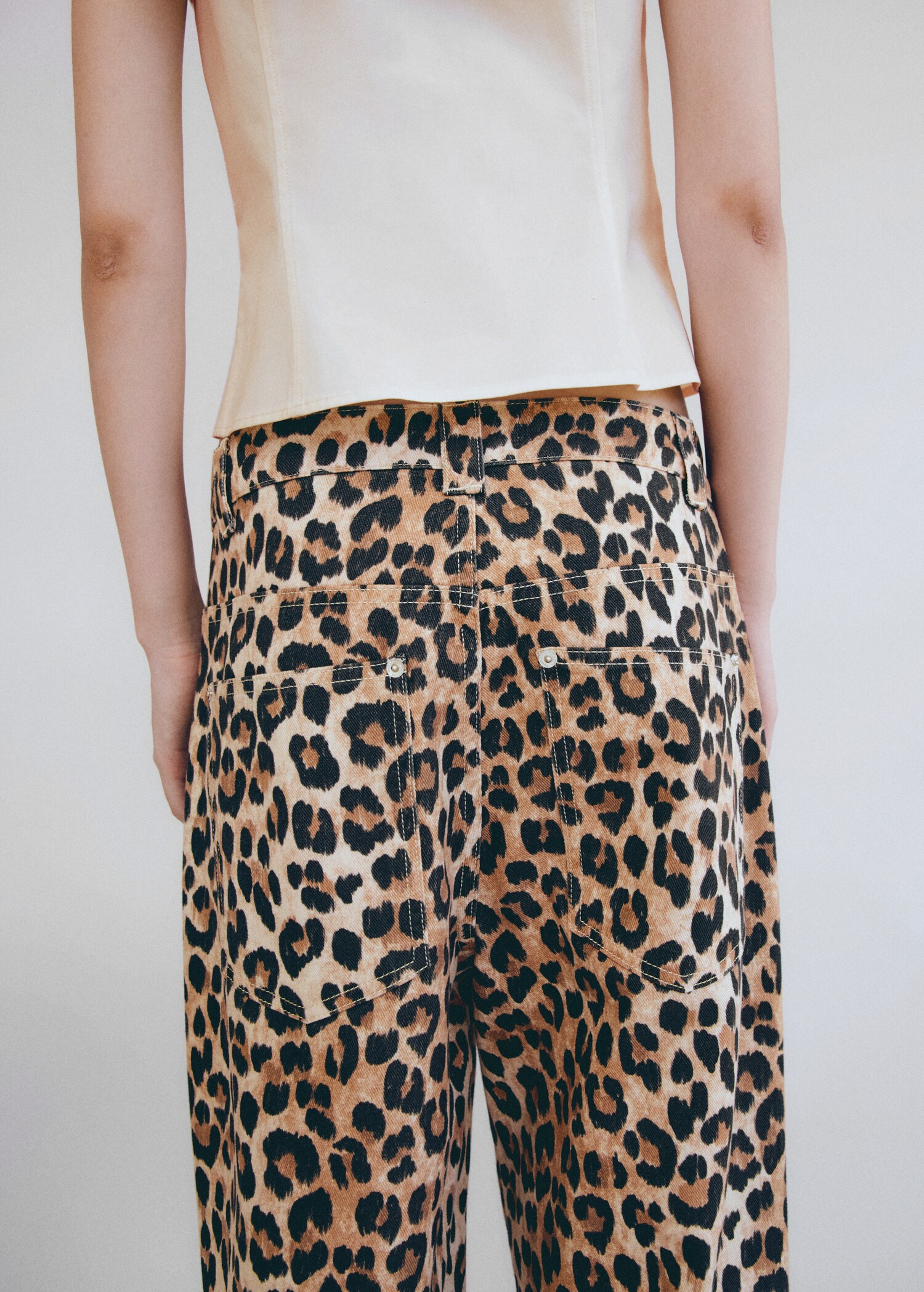 Leopard-print wideleg jeans - Women | MANGO USA