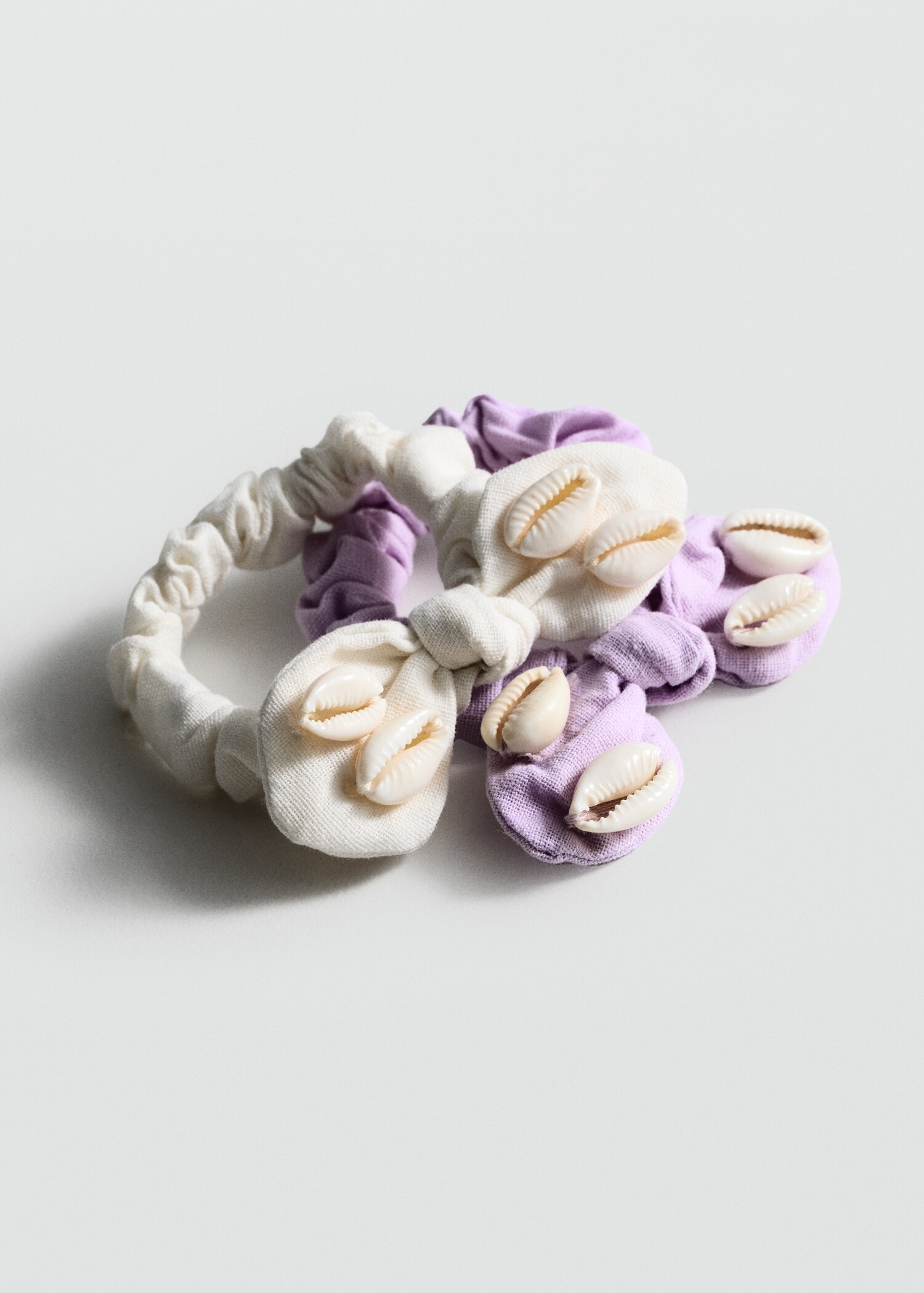 Girls' hair accessories 2025 | MANGO United Kingdom