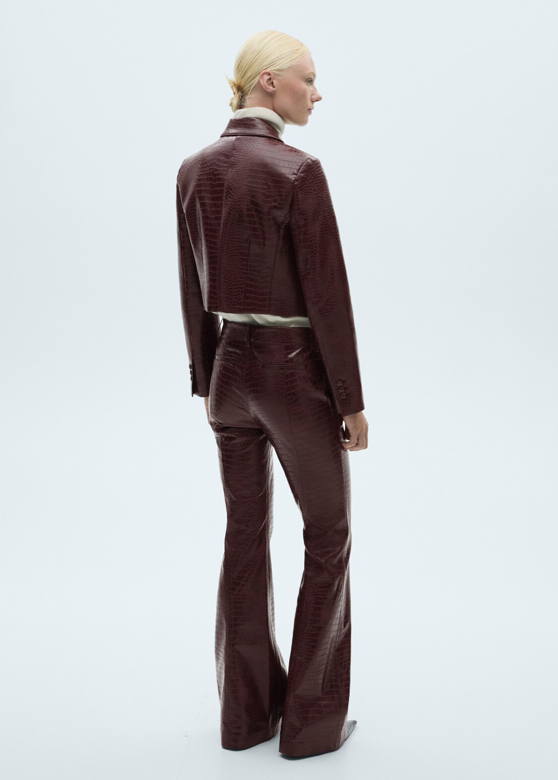 Crocodrile-effect cropped jacket - Women | MANGO USA