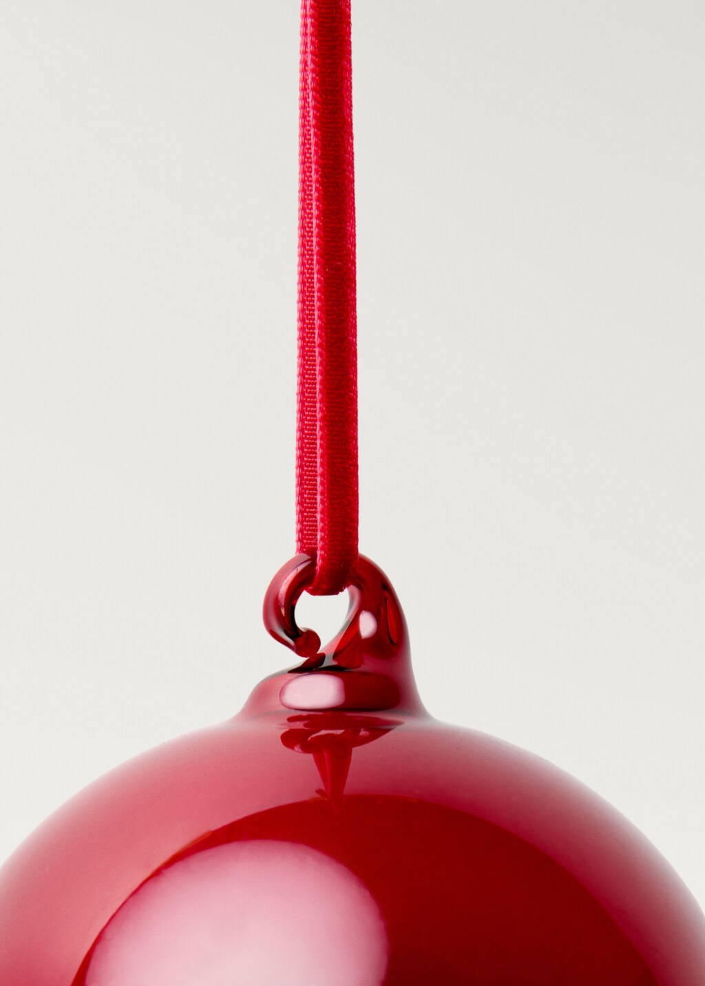 Christmas tree ball ornament - Home | MANGO Portugal