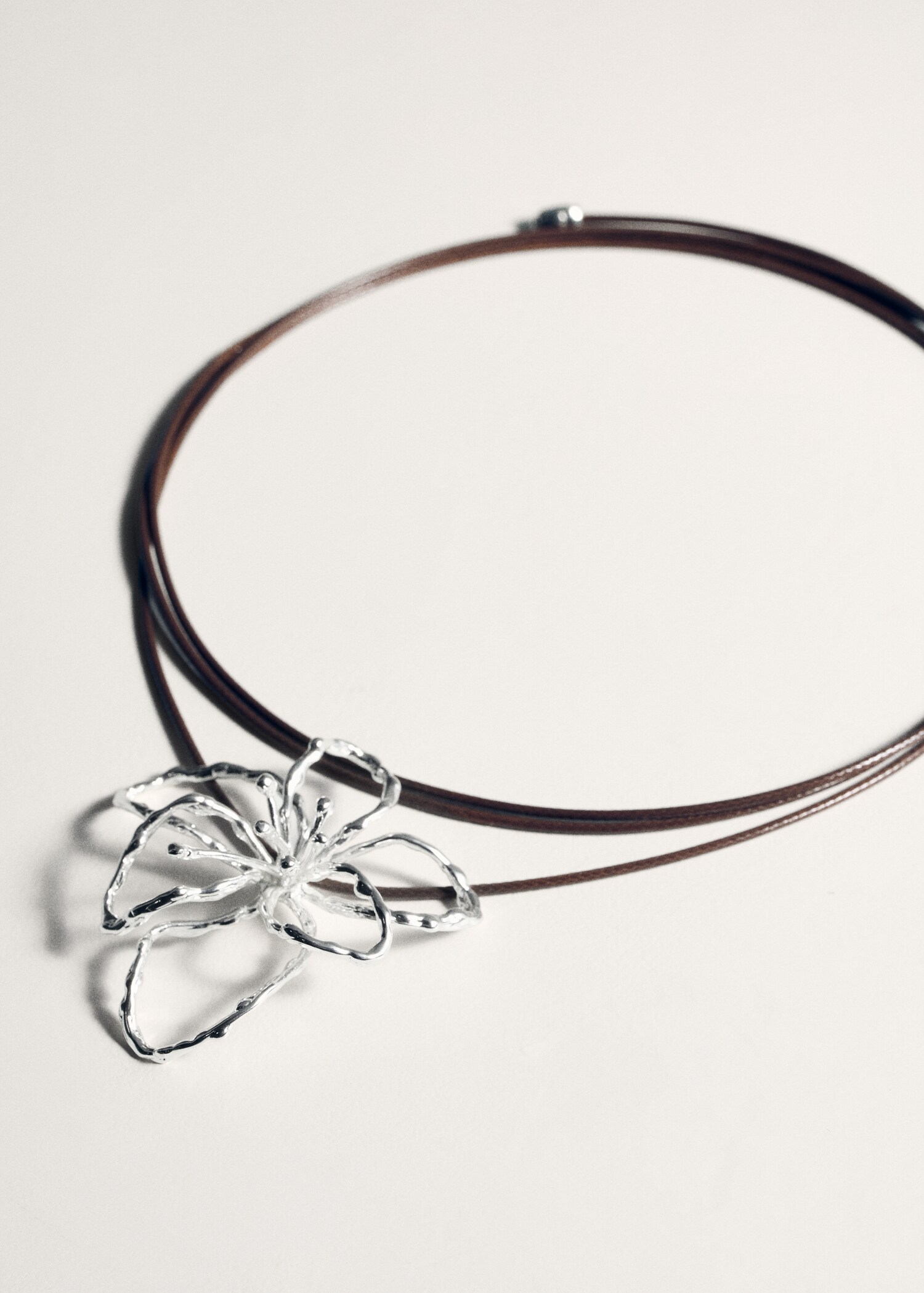 Flower cord necklace - Women | MANGO USA