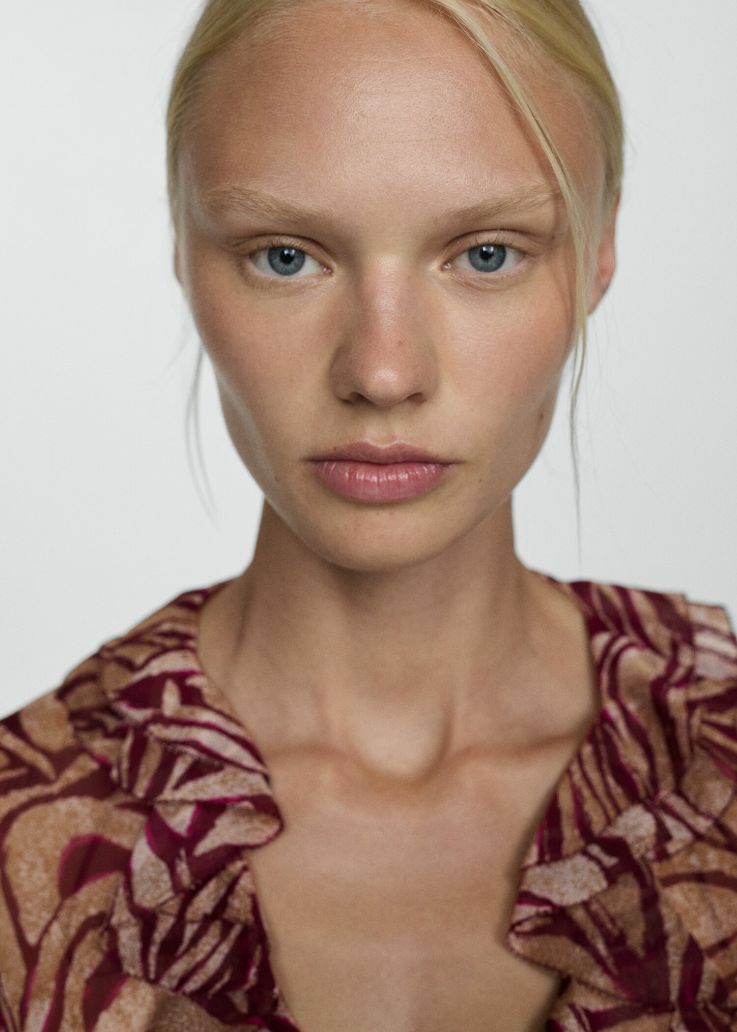 Ruffles printed blouse - Women | MANGO India