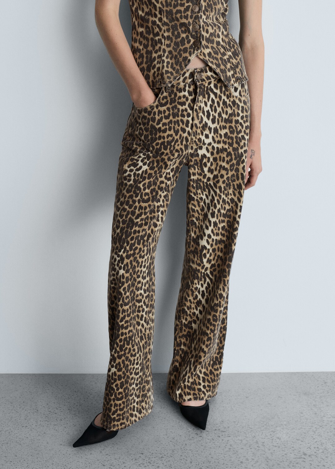 High-waisted straight-fit jeans with leopard print - Women | MANGO USA