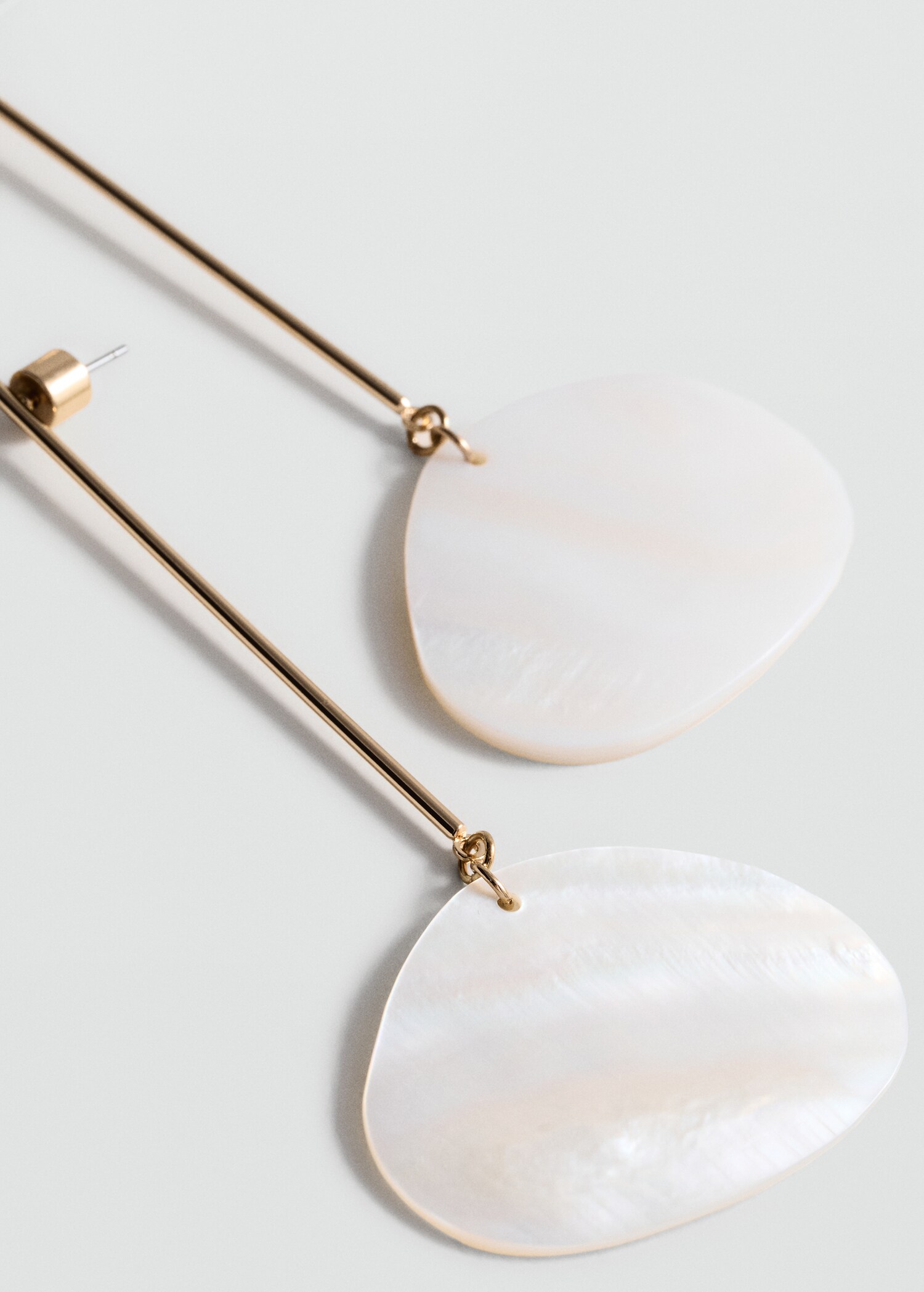Shell pendant earrings - Woman | MANGO USA
