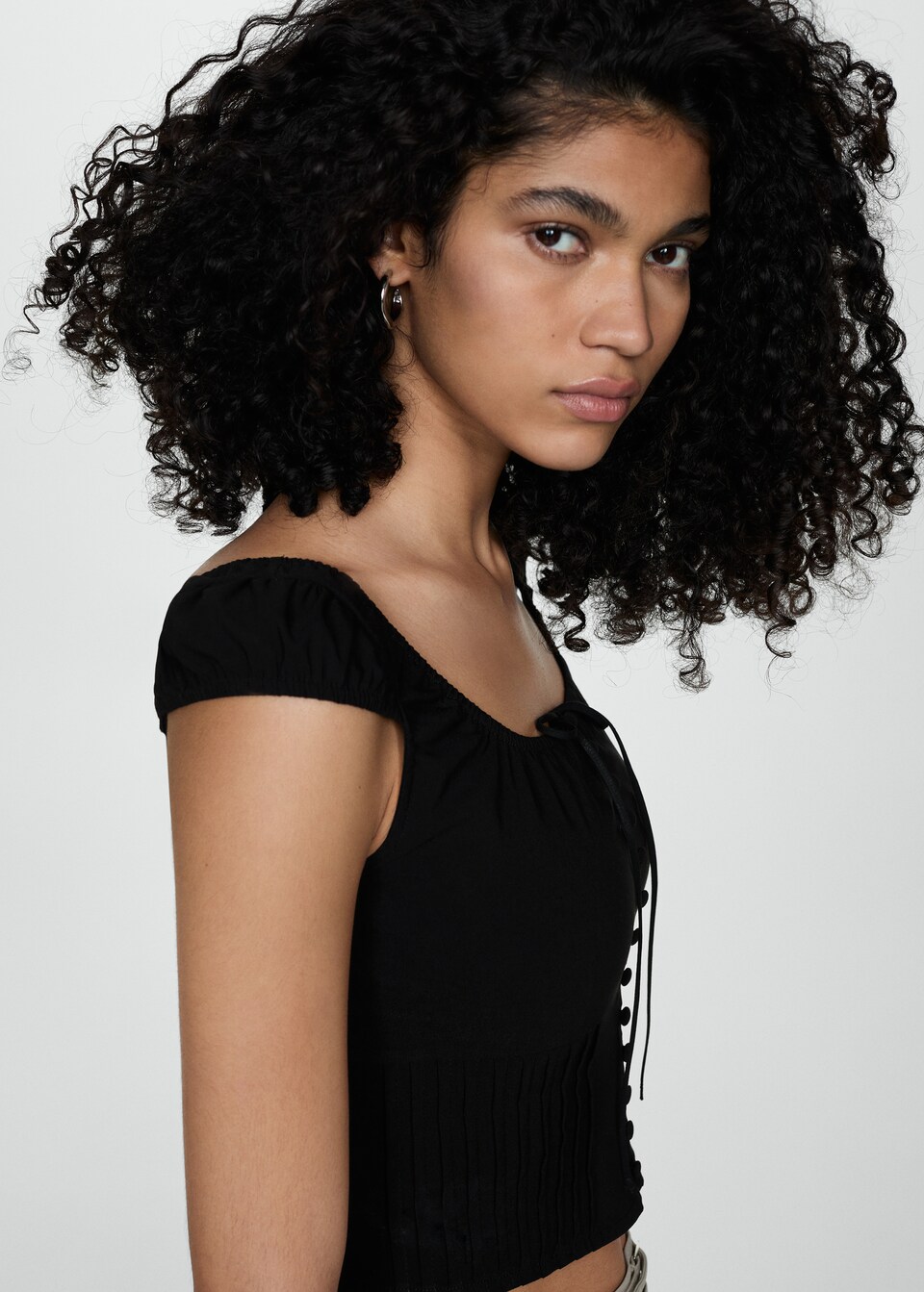 Düğmeli kısa bluz - Kadın | MANGO Türkiye