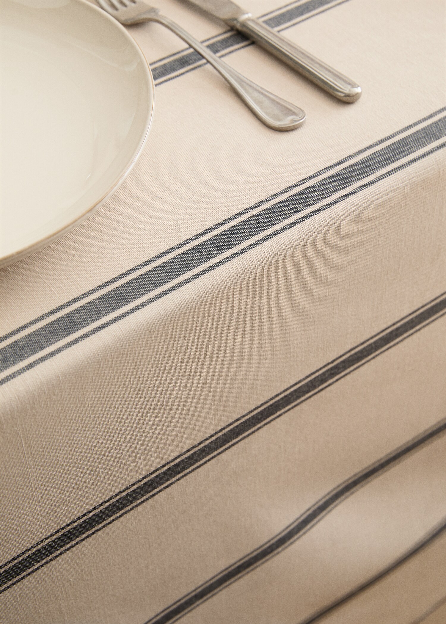 100% cotton striped tablecloth 170x250cm - Home | MANGO United Kingdom