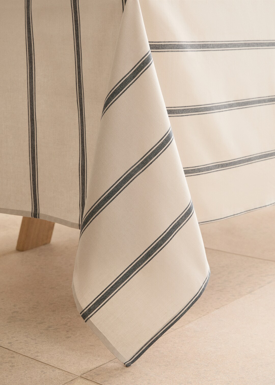 100% cotton striped tablecloth 170x250cm - Home | MANGO United Kingdom