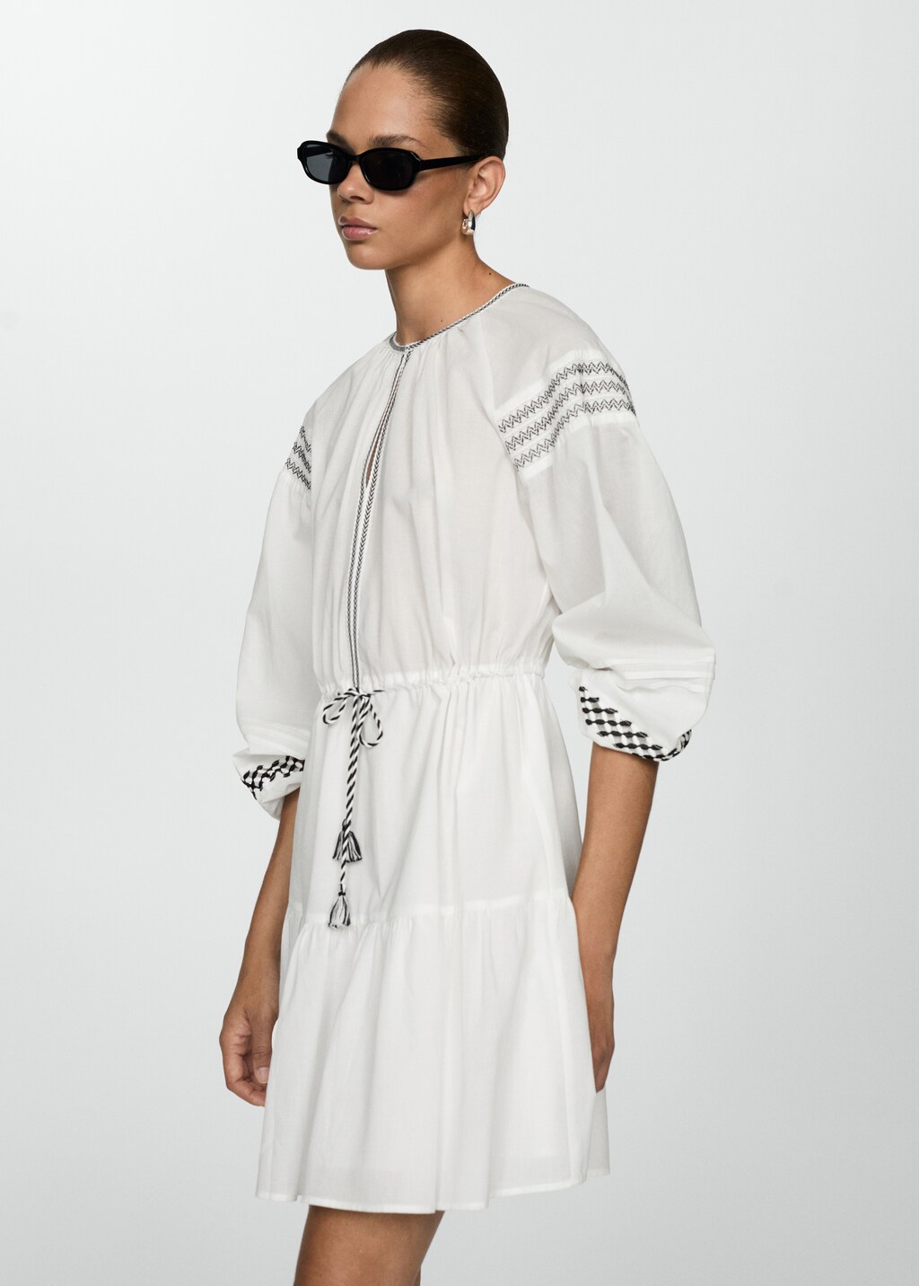 Cotton dress with embroidered details - Woman | MANGO India