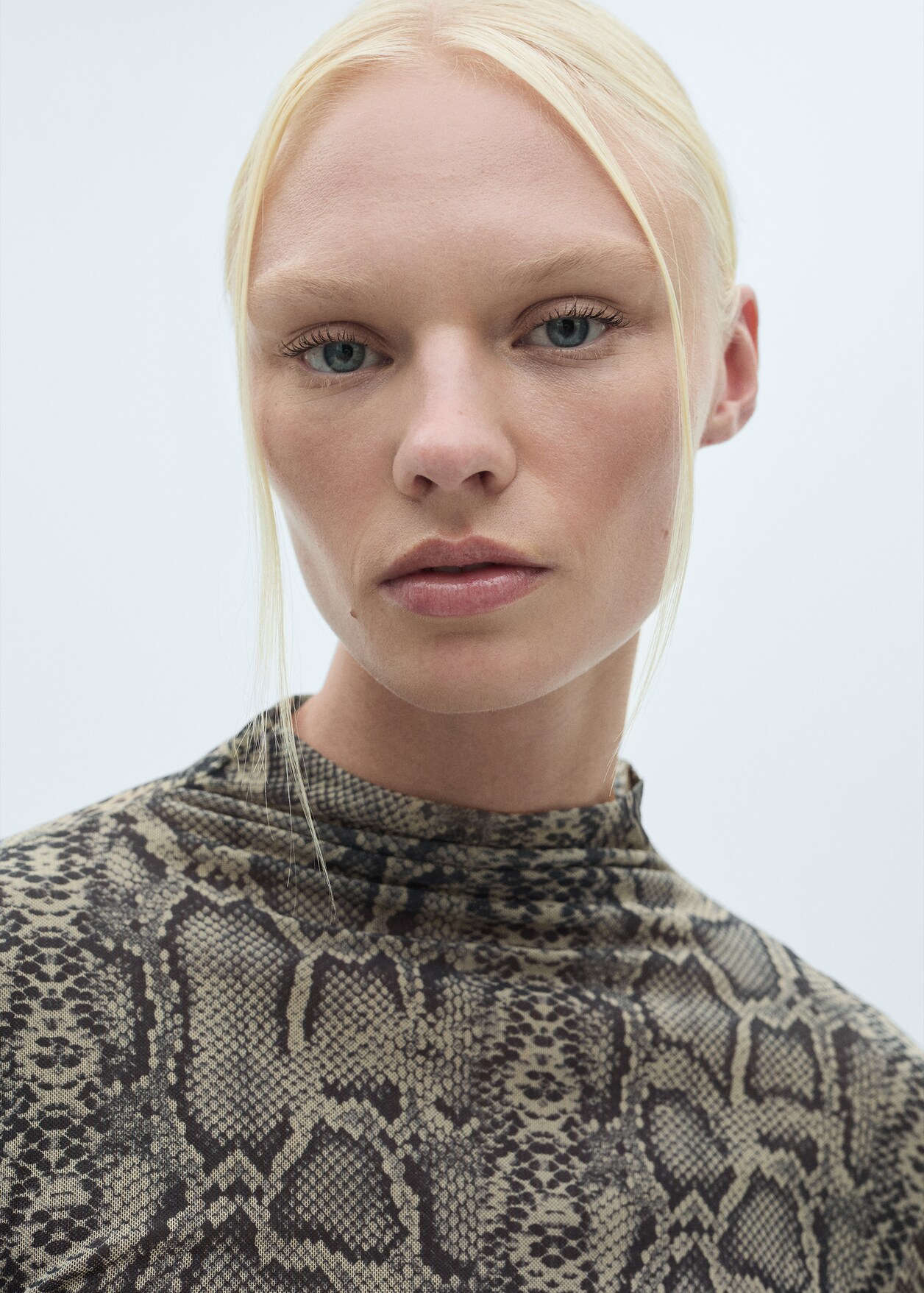 Animal print perkins neck t-shirt - Women | MANGO USA