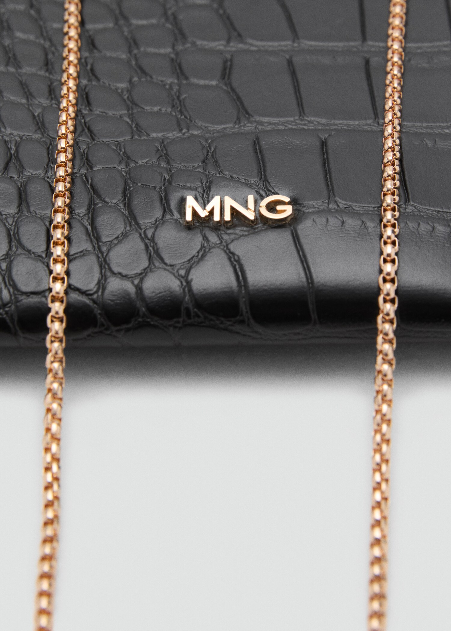 Crocodile-effect cell phone case - Women | MANGO USA