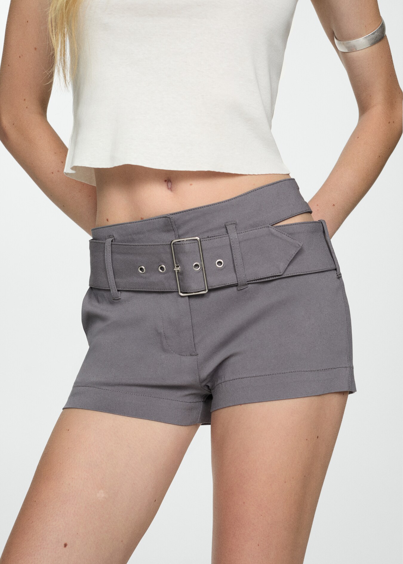 Asymmetrical shorts with belt - Woman | MANGO USA
