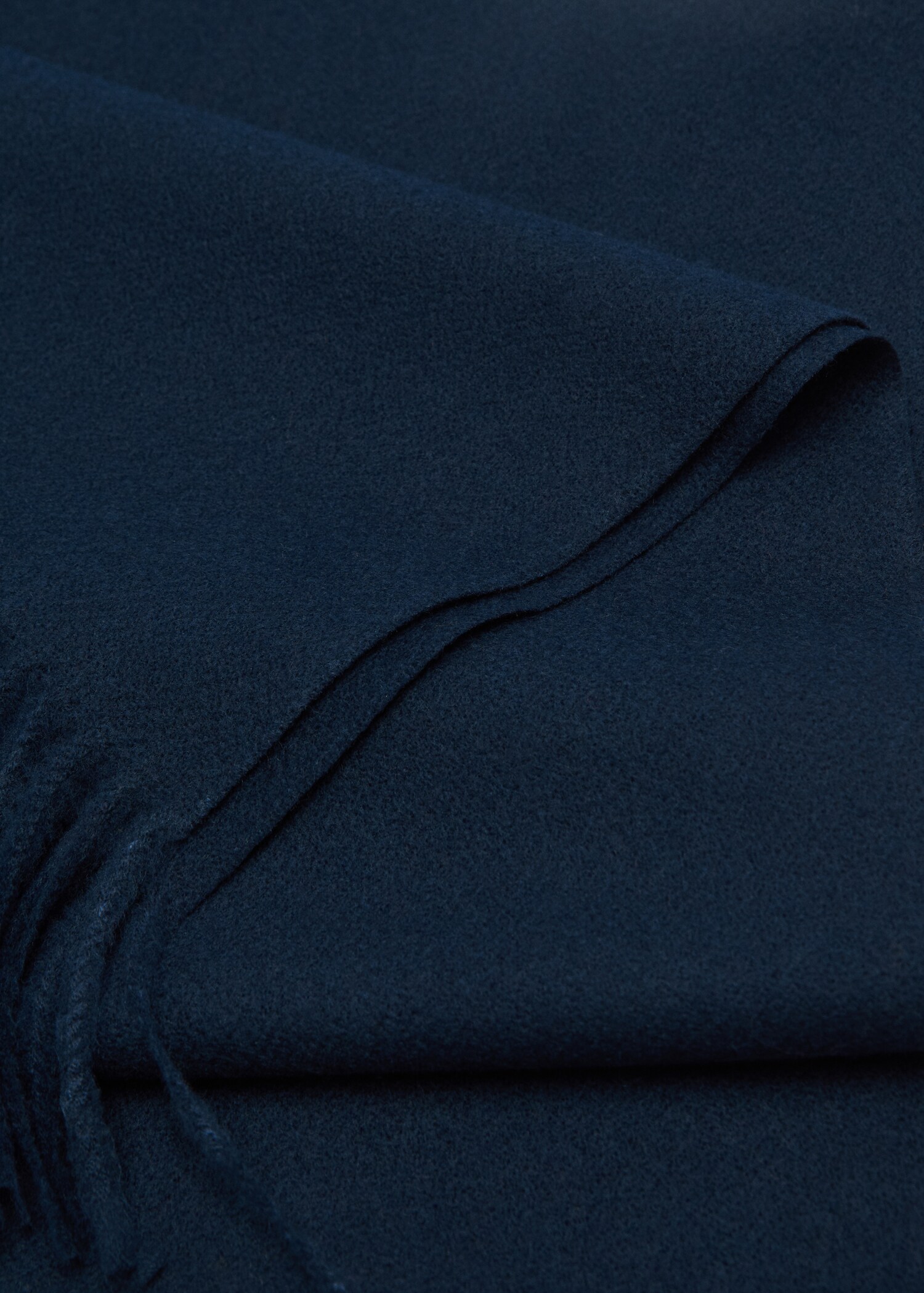 Syal tebal pria .-- basic - Remaja | MANGO Indonesia