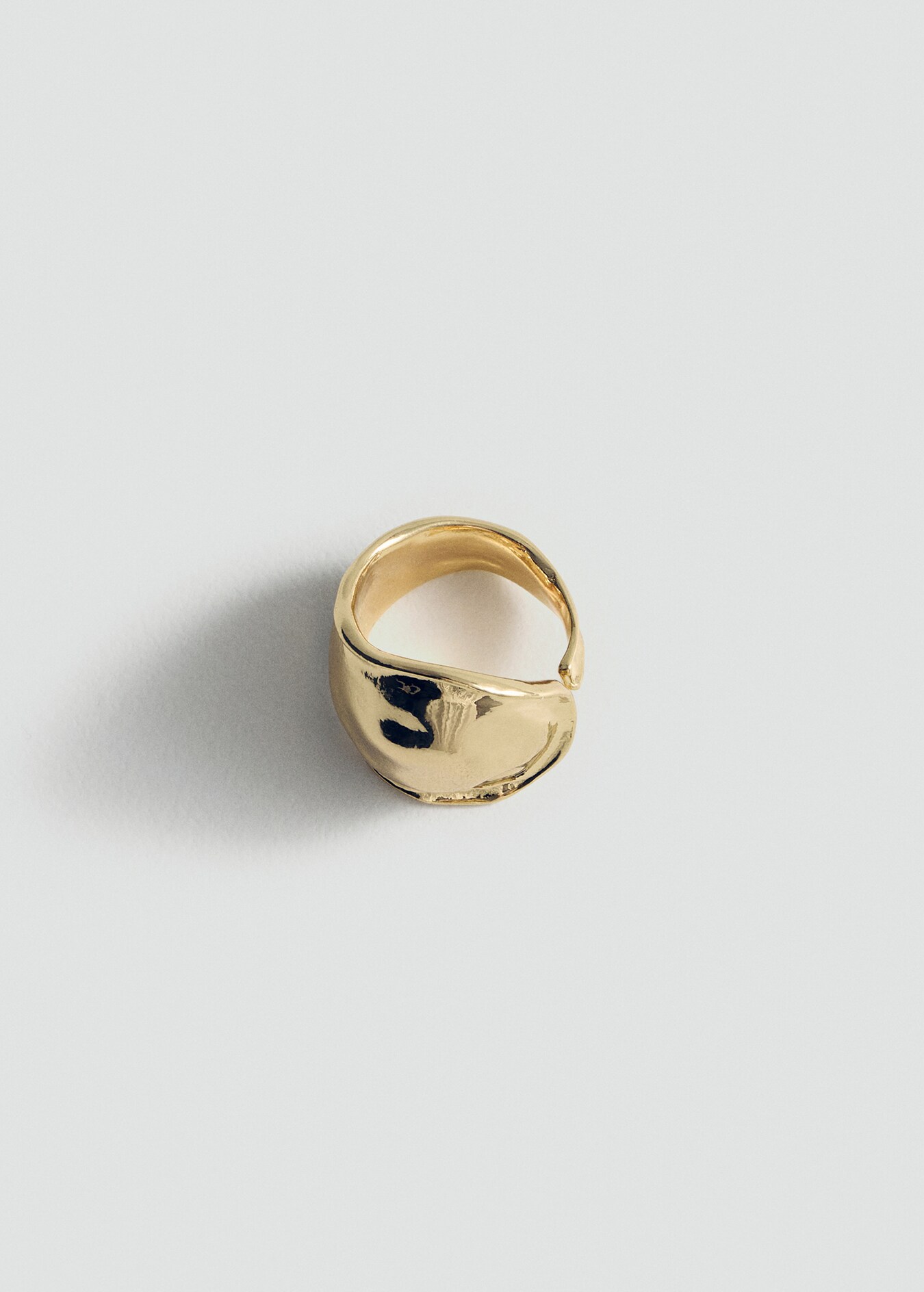 Textured embossed ring - Women | MANGO USA