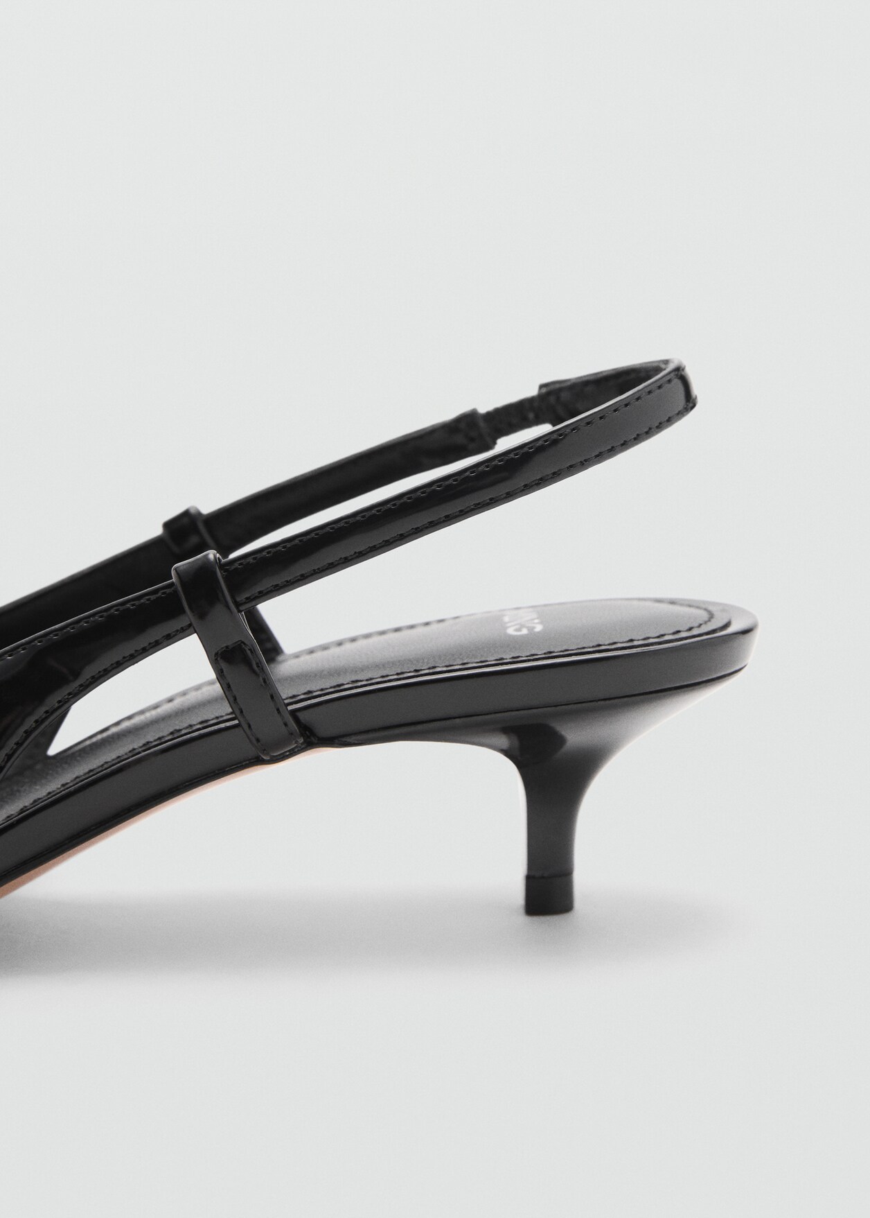 Chaussures talon ouvertes à l’arrière boucles - Femme | MANGO France ...