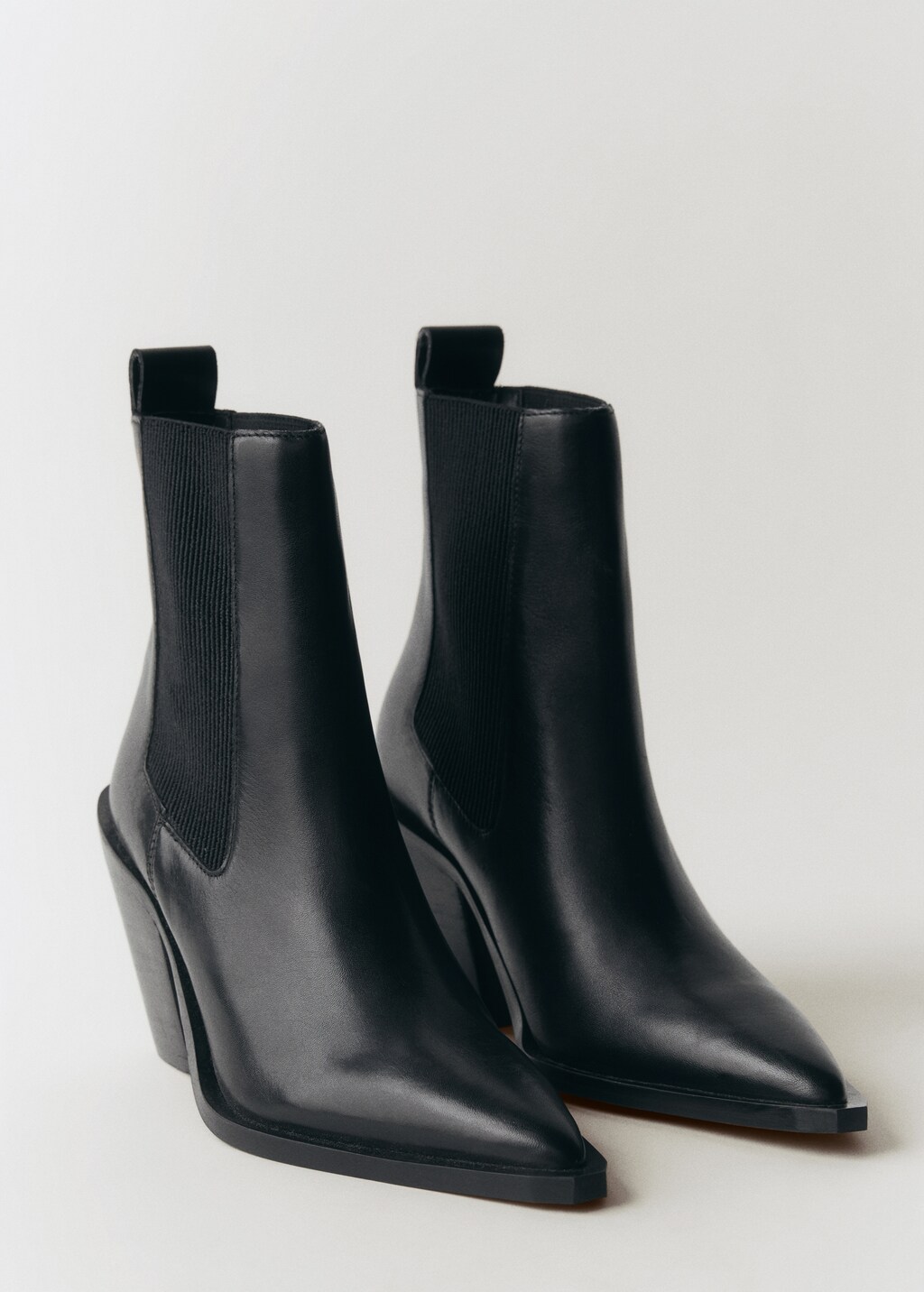 Leather pointed ankle boots - Woman | MANGO Georgia