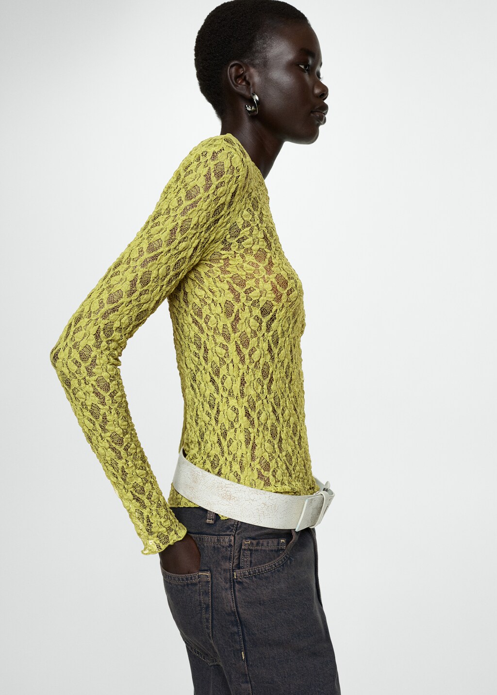 T-shirt i spets med rund krage - Dam | MANGO Sweden