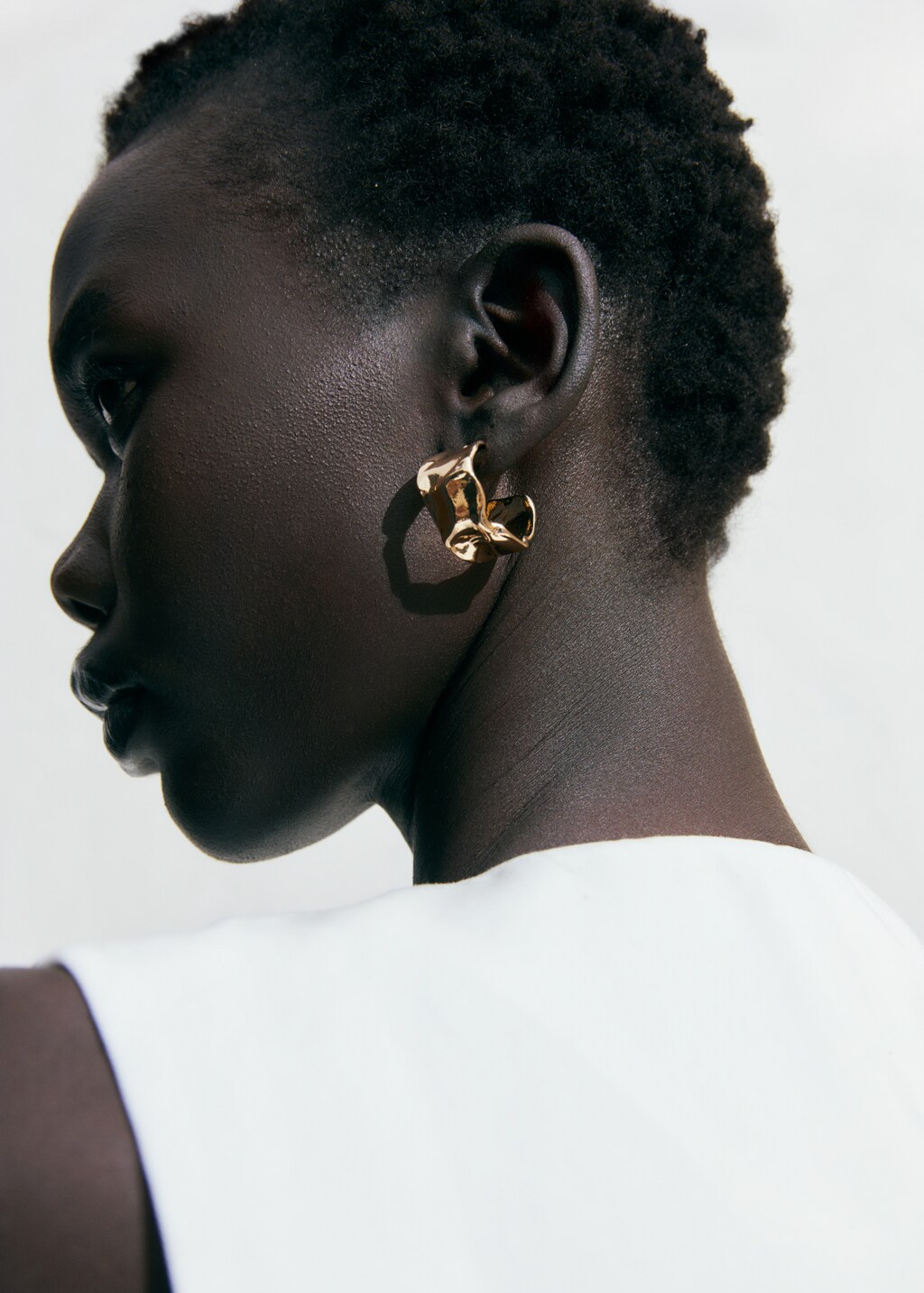 Twisted hoop earrings - Women | MANGO Vietnam