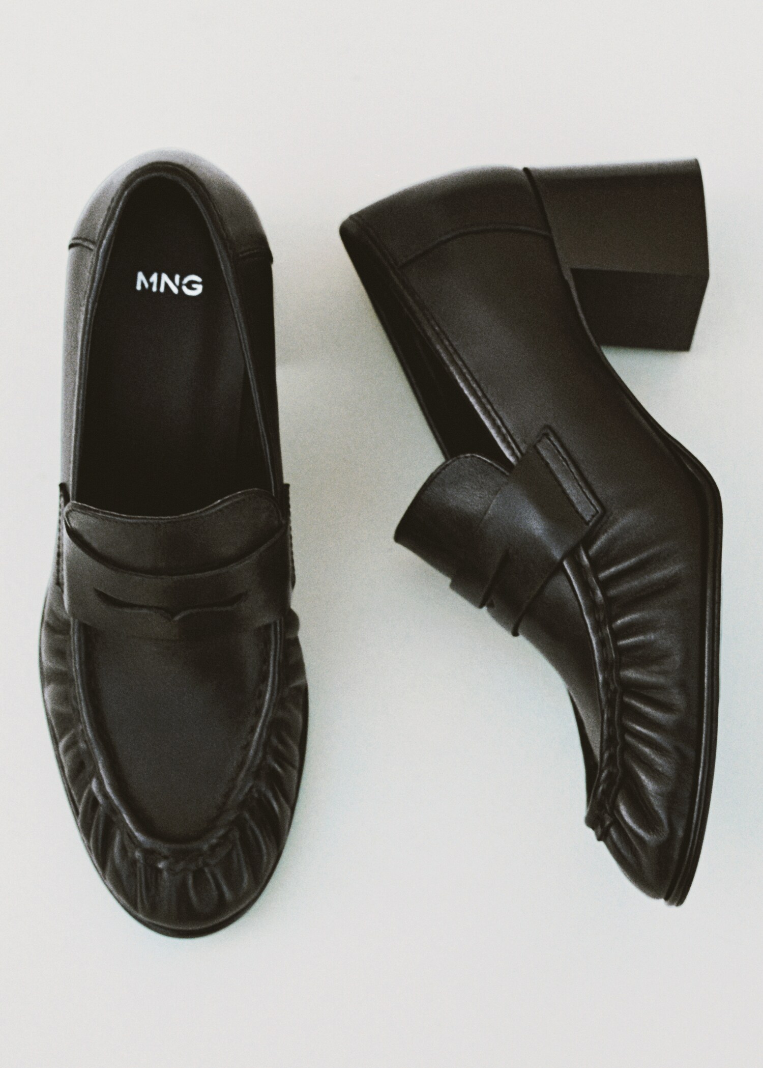 Heeled leather loafers with pleat detail - Women | MANGO USA