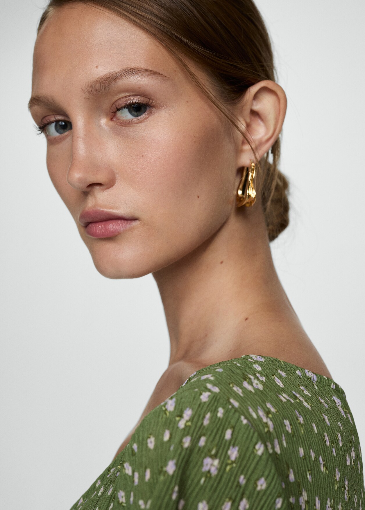 Twisted hoop earrings - Woman | MANGO USA