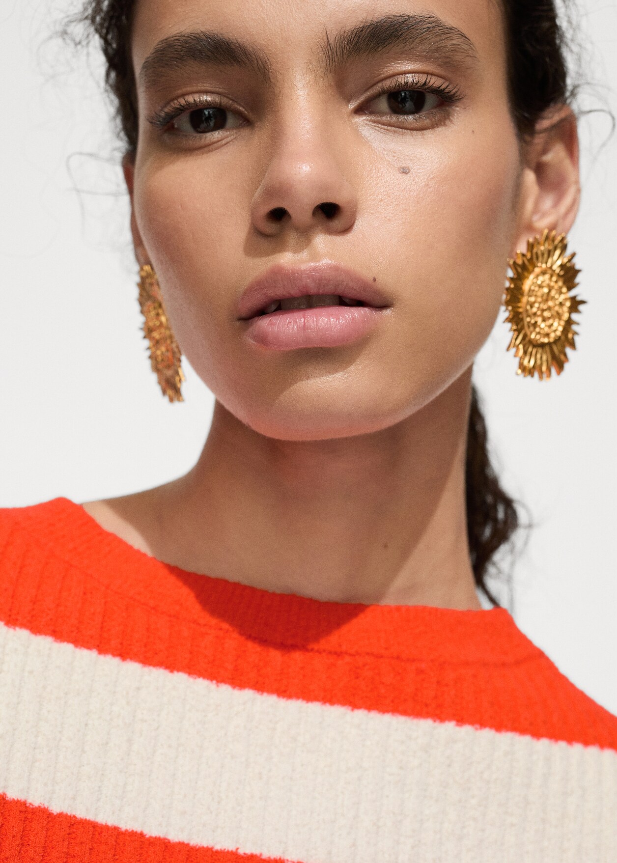 Maxi flower earrings - Woman | MANGO United Kingdom