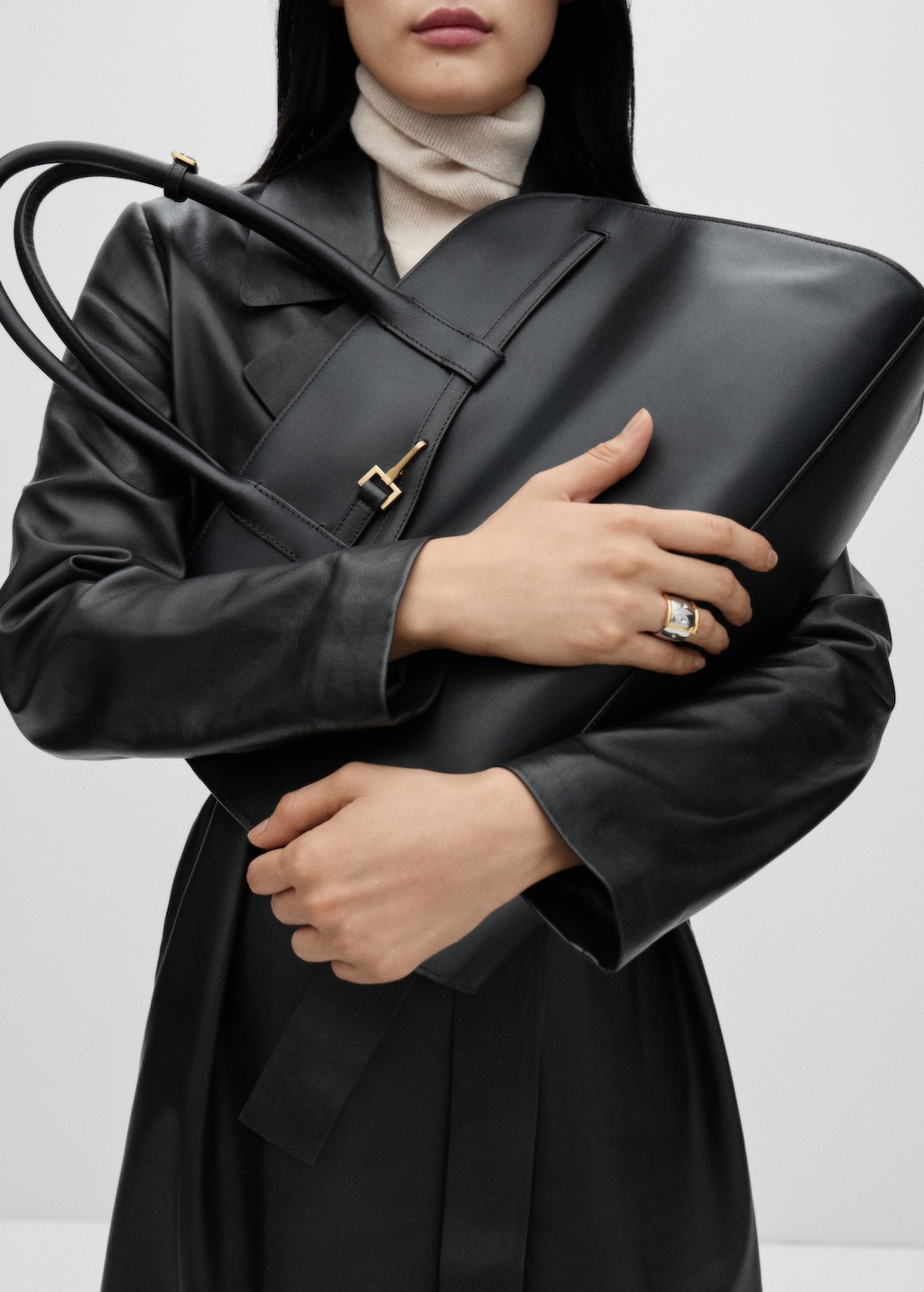 Wide ring with buckle design - Women | MANGO Thailand