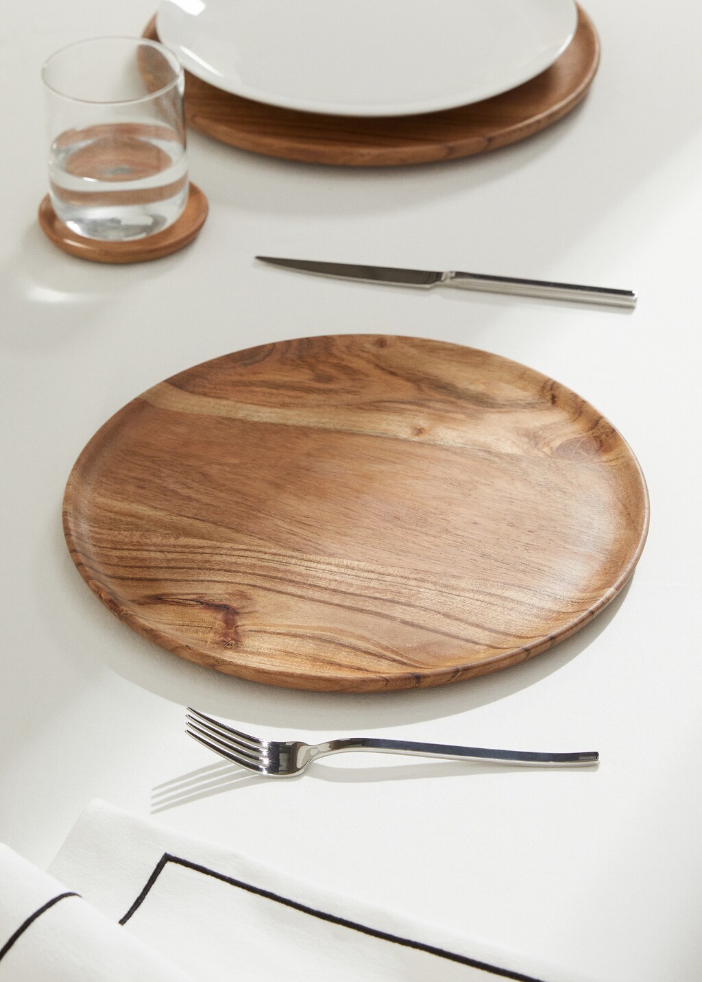 Acacia wood underplate - Home | MANGO Georgia