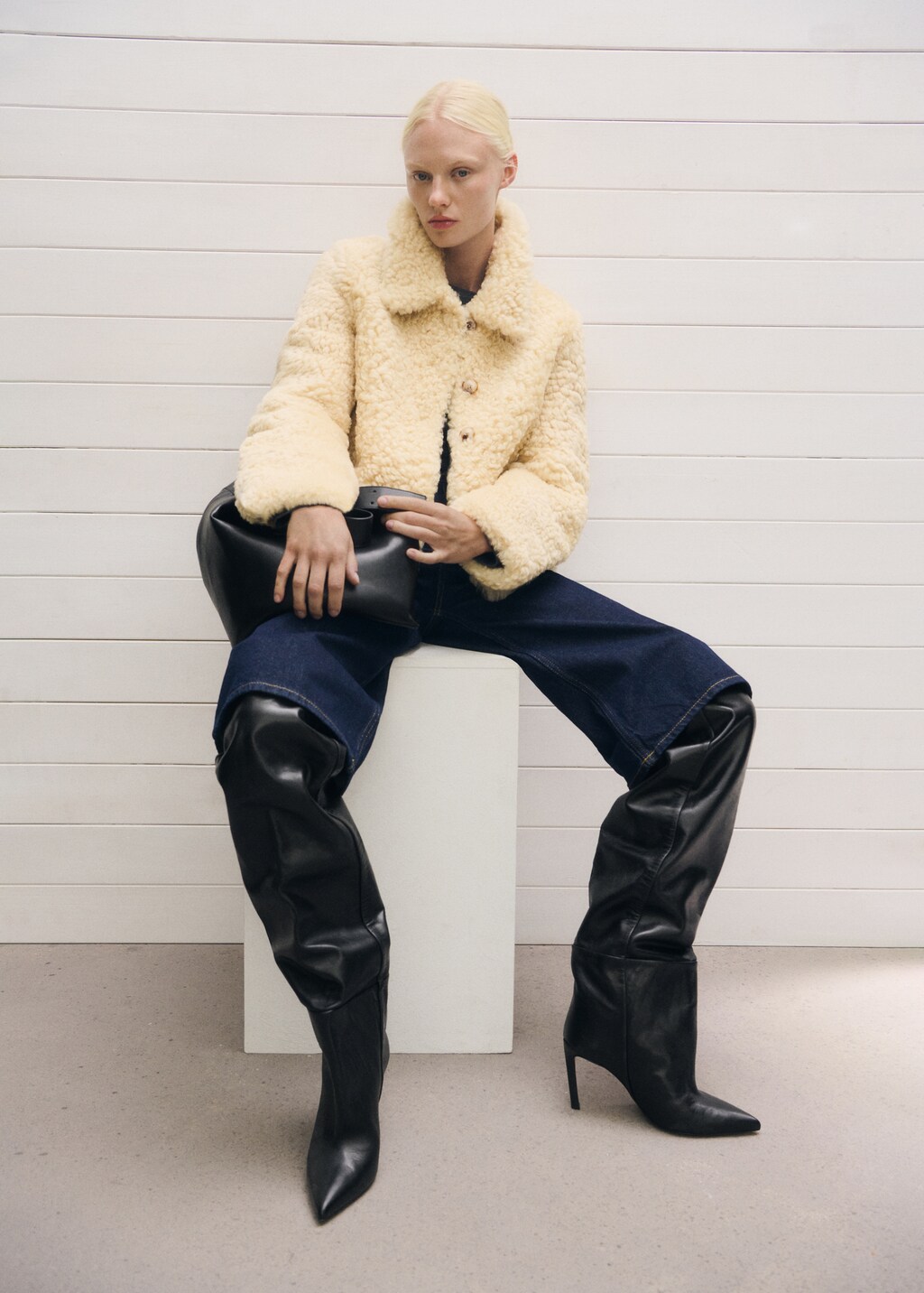 Knee-high leather boots with ruched detail - Women | MANGO USA