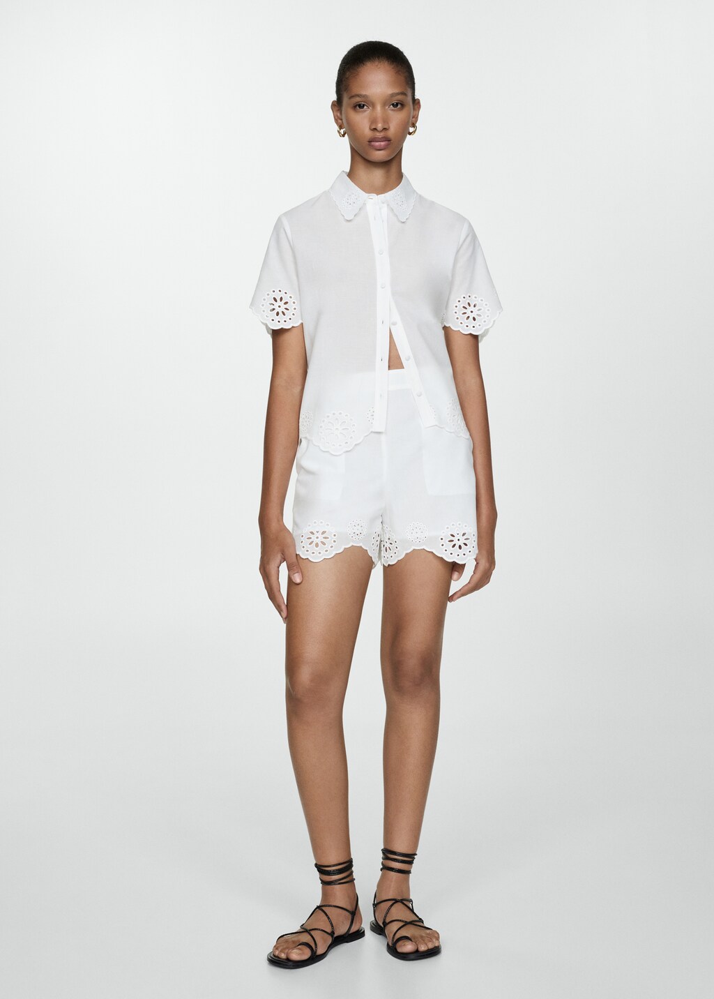 Embroidered openwork shorts - Woman | MNG Australia