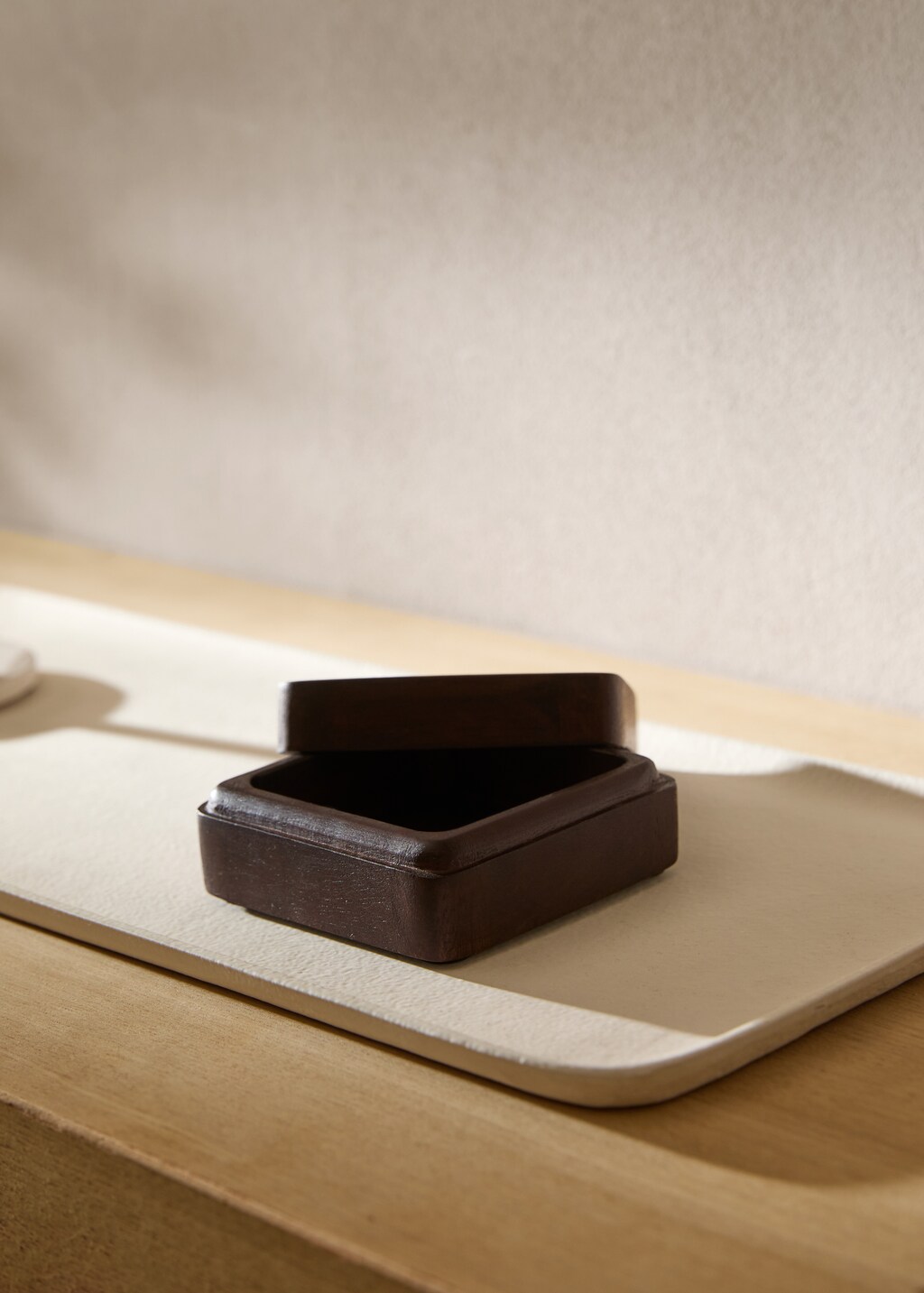 Caixa decorativa de 100% madeira de mangueira 15 x 15 cm - Home | MANGO ...