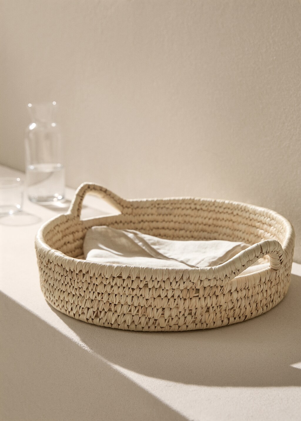 Round natural fibre tray - Home | MANGO Rwanda