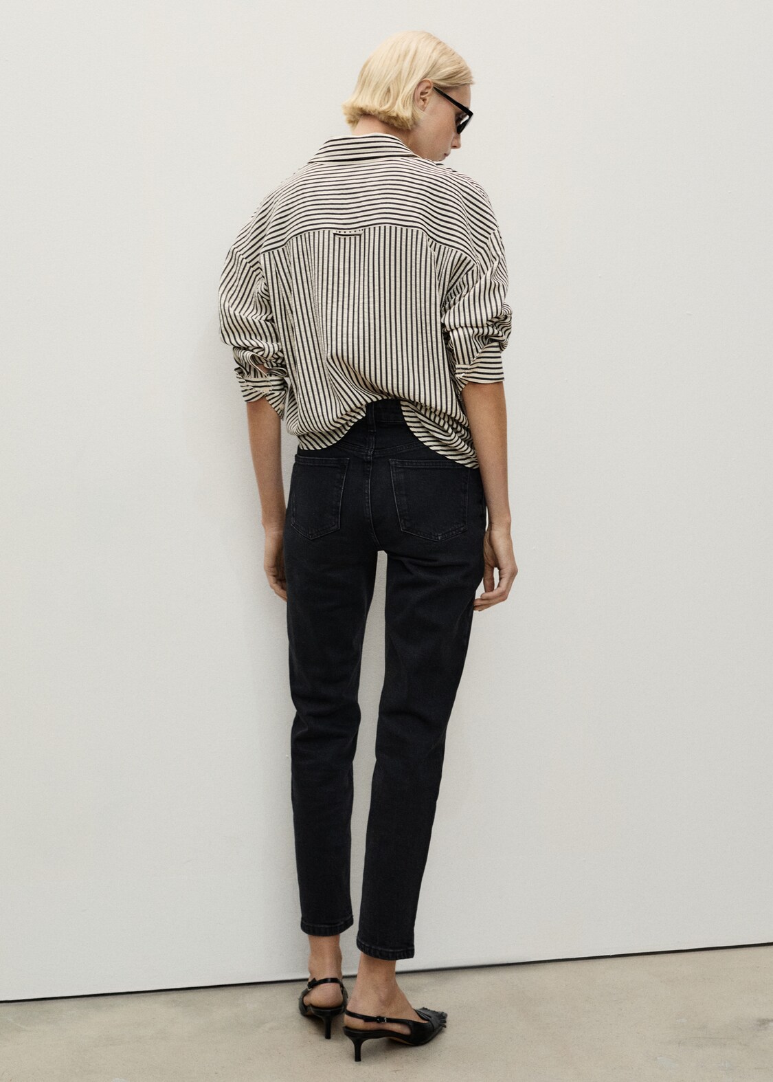 Newmom comfort high-rise jeans - Women | MANGO USA