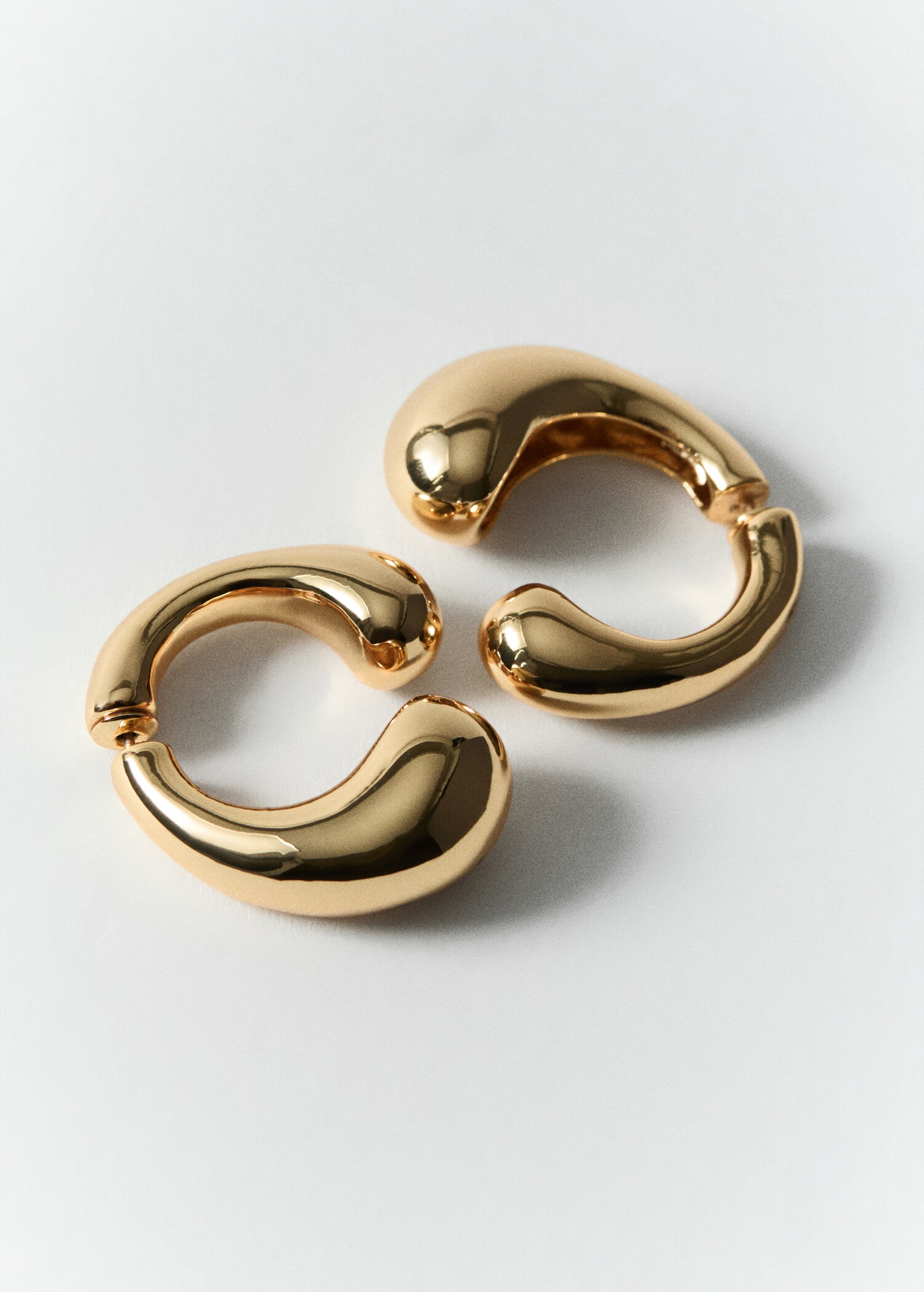 Detachable semi-hoop earring - Women | MANGO USA