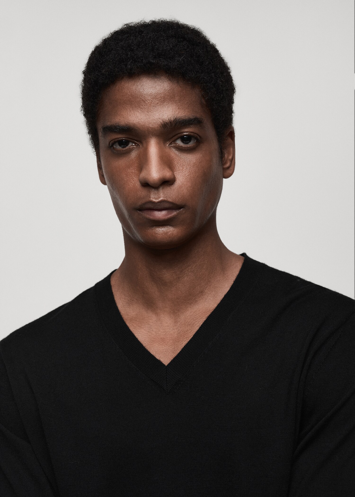 100% merino wool V-neck sweater - Men | MANGO United Kingdom