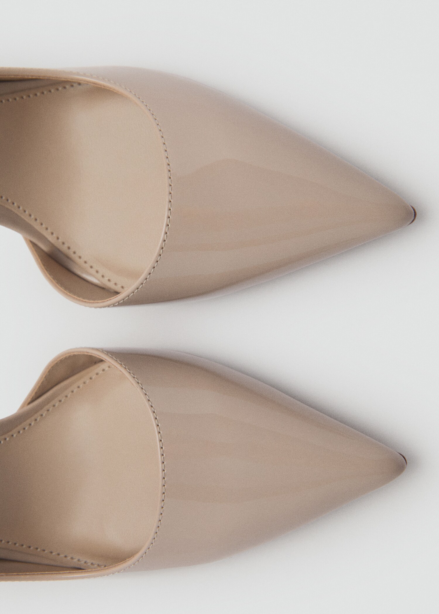 Chaussures talon asymétrique effet verni - Femme | MANGO Maroc