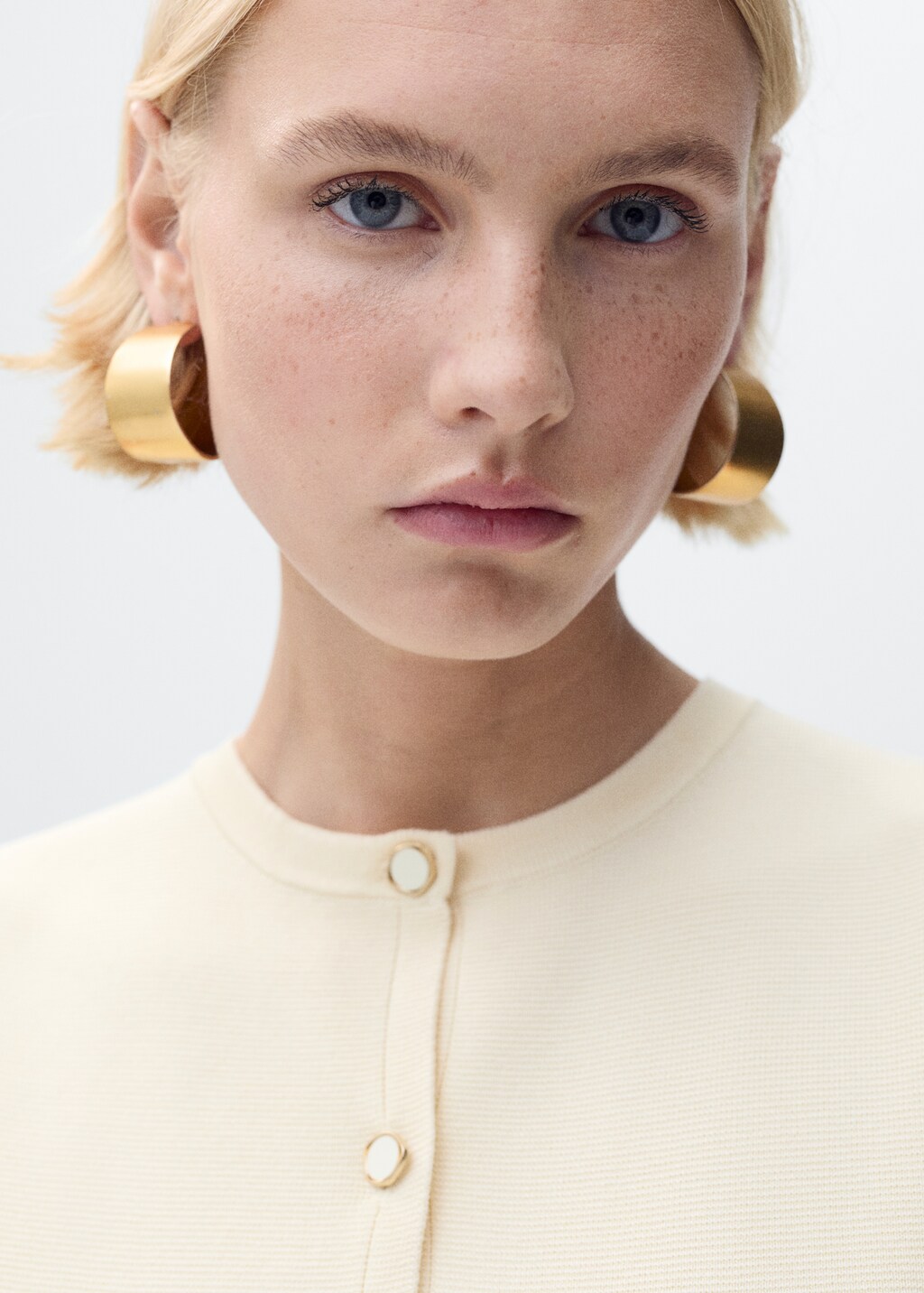 Fine-knit waistcoat with buttons - Women | MANGO United Kingdom