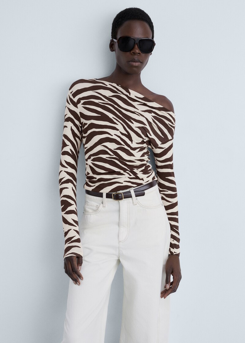 Zebra-print asymmetrical-neck t-shirt - Women | MANGO USA